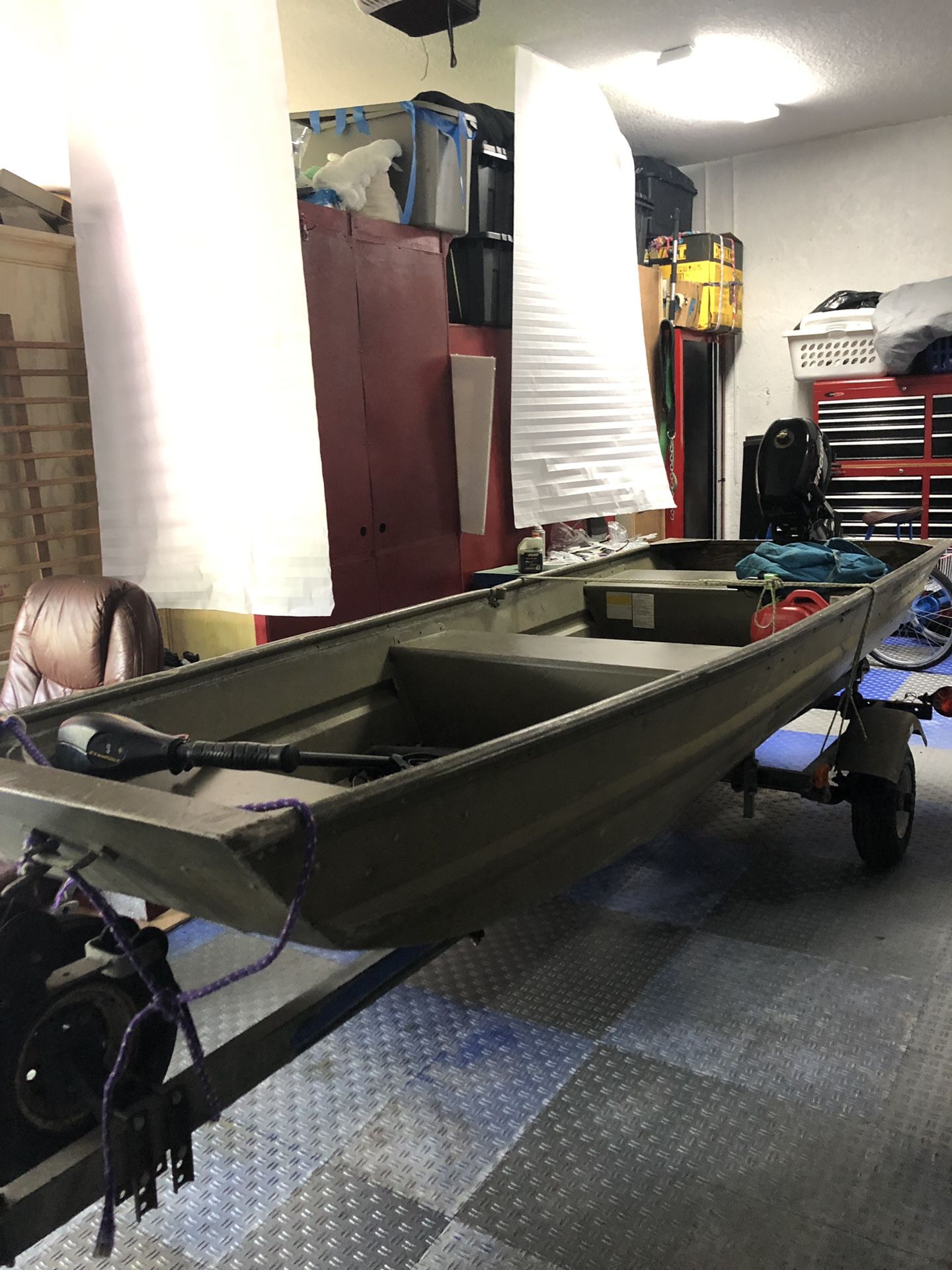 12ft Jon boat with mercury 4hp 4 stroke/trolling motor for Sale in Fort ...