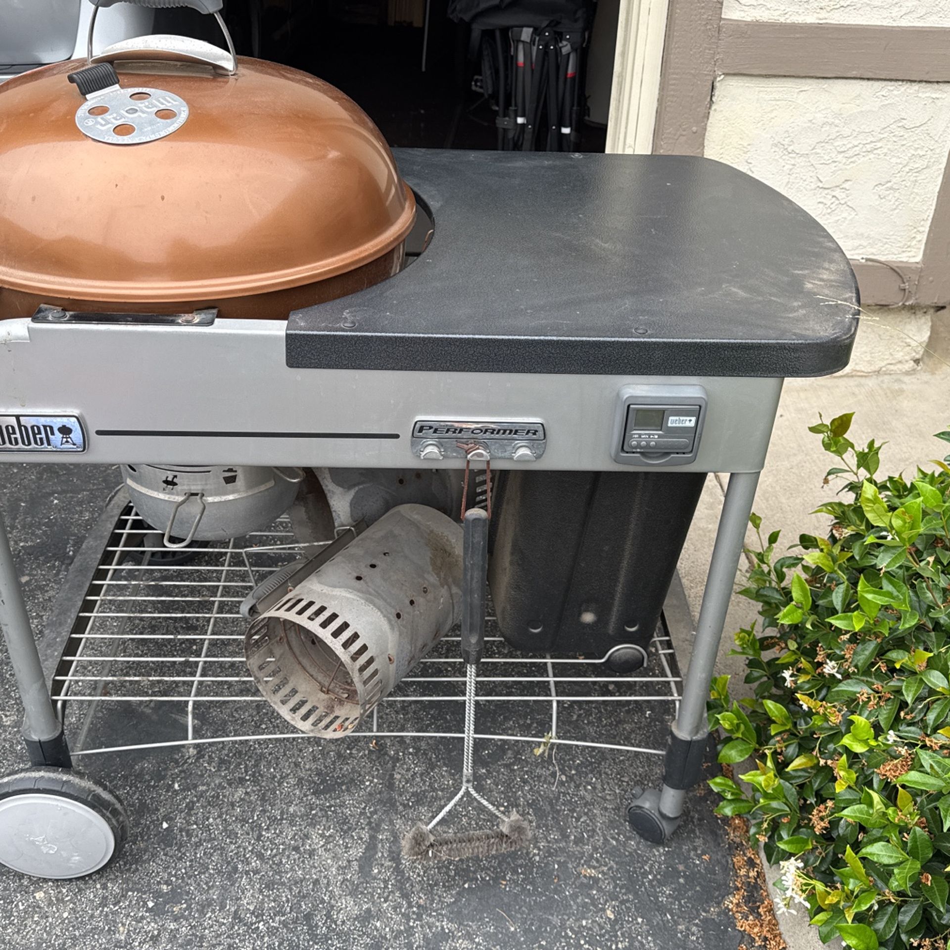 Weber Performer Charcoal Grill for Sale in Santa Ana, CA - OfferUp