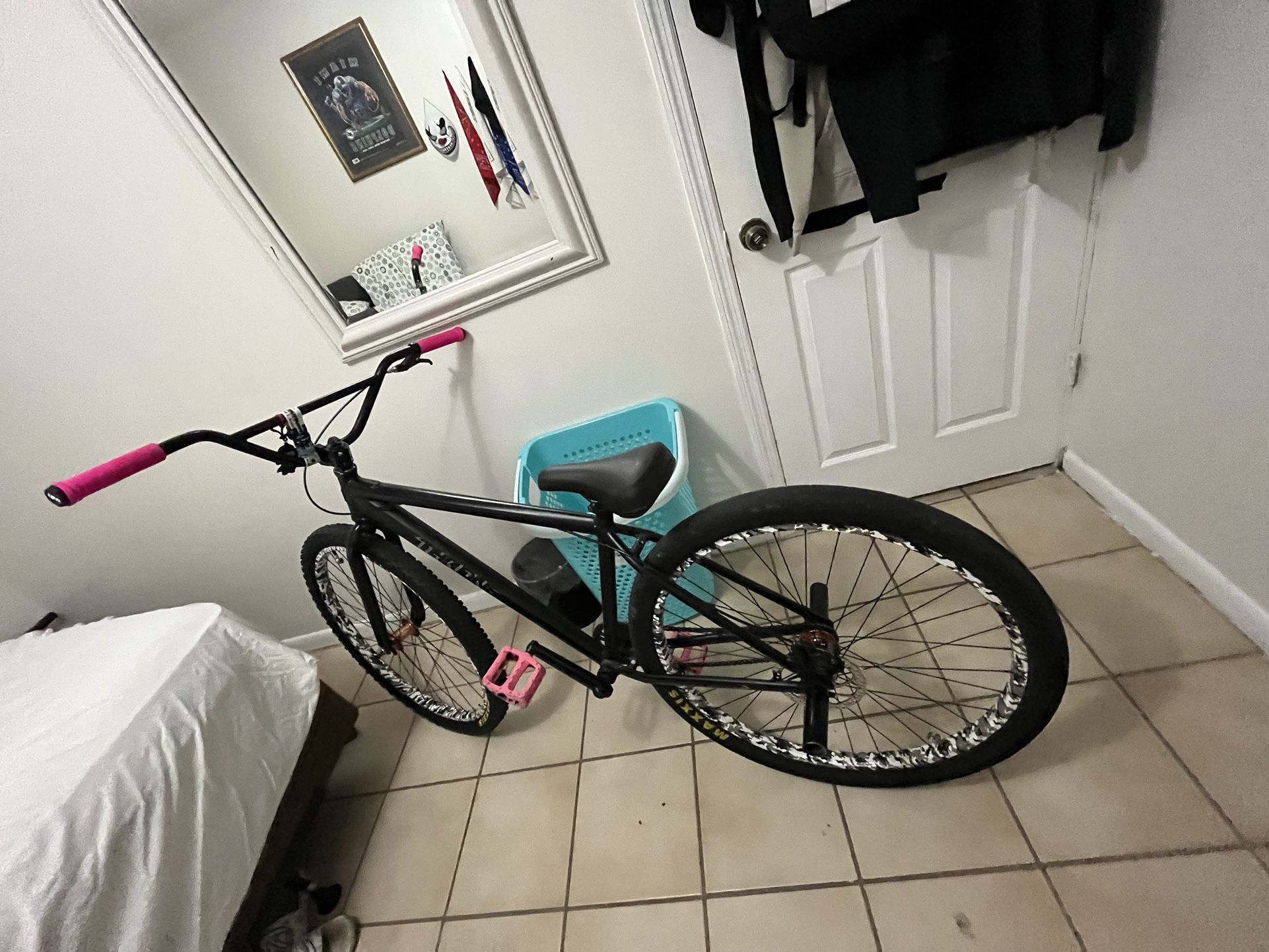 Throne The Goon Disc 29 for Sale in Miami, FL - OfferUp