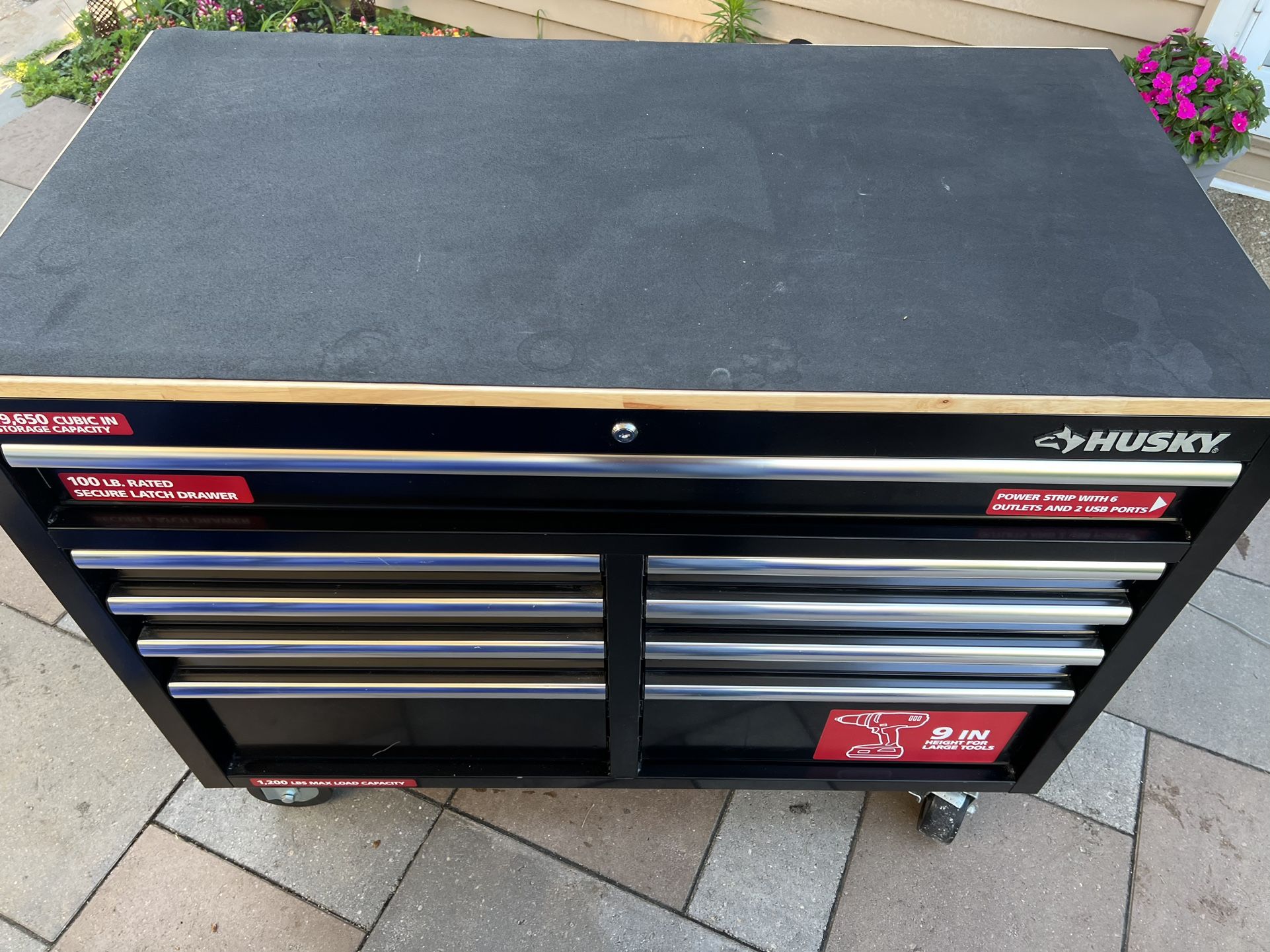 Husky Work Bench for Sale in Lyons, IL - OfferUp