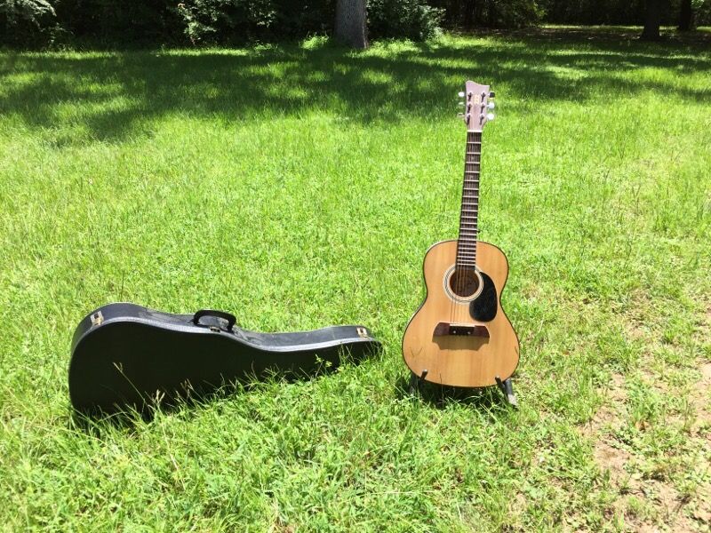 First Act 222 Acoustic Guitar AL361 with Guitar Stand & Case for Sale ...