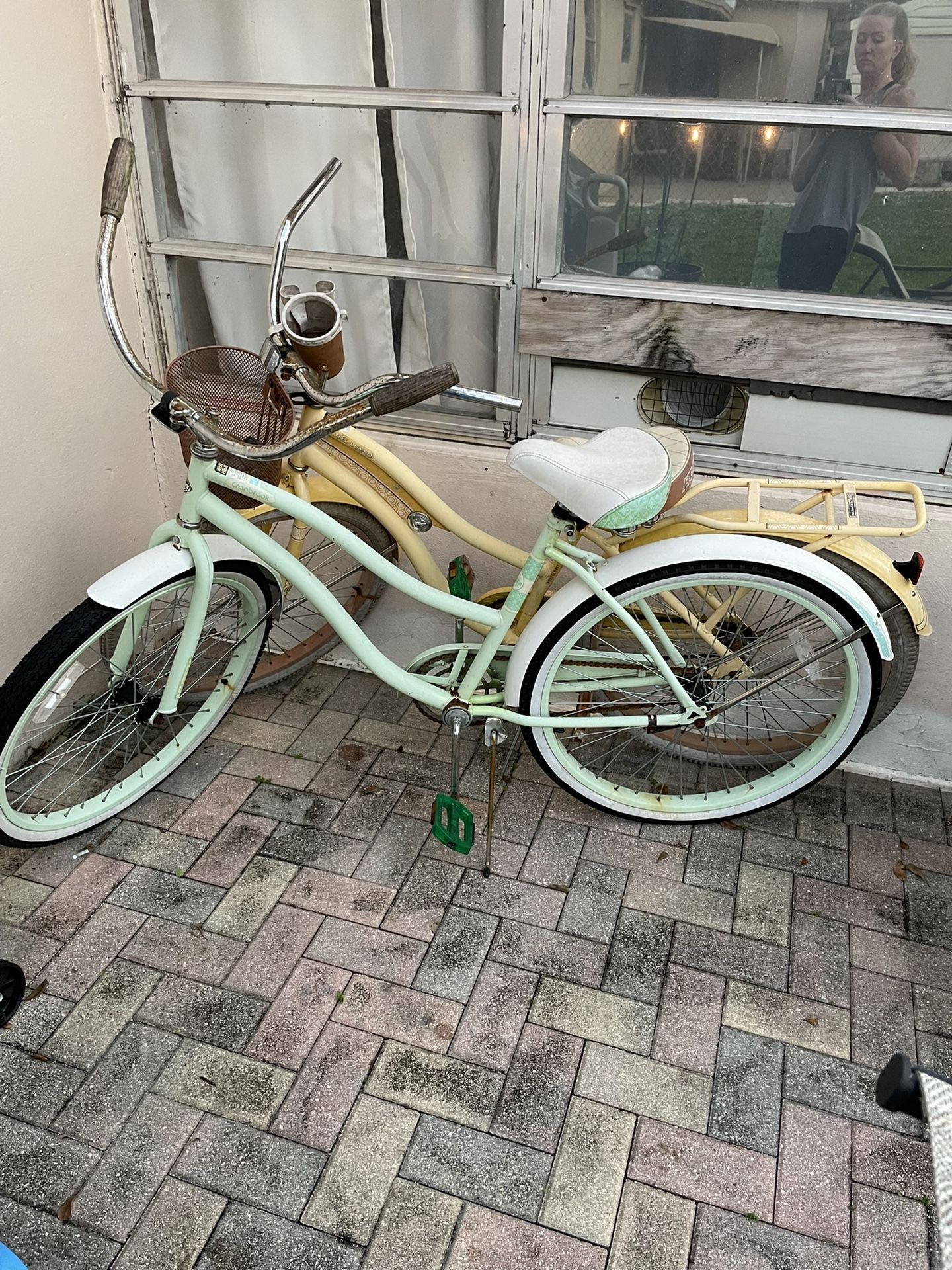 2 Womens Beach Cruisers for Sale in Fort Lauderdale, FL - OfferUp