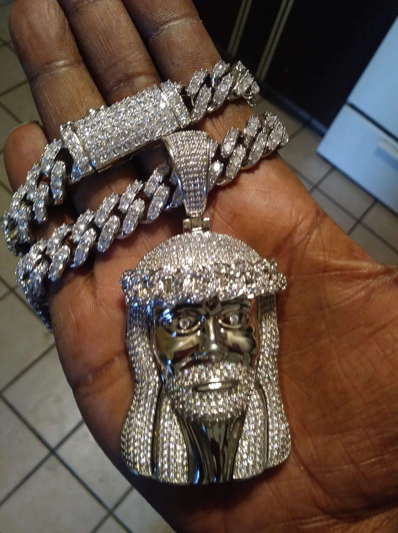 Cuban Link Chain With Jesus Piece