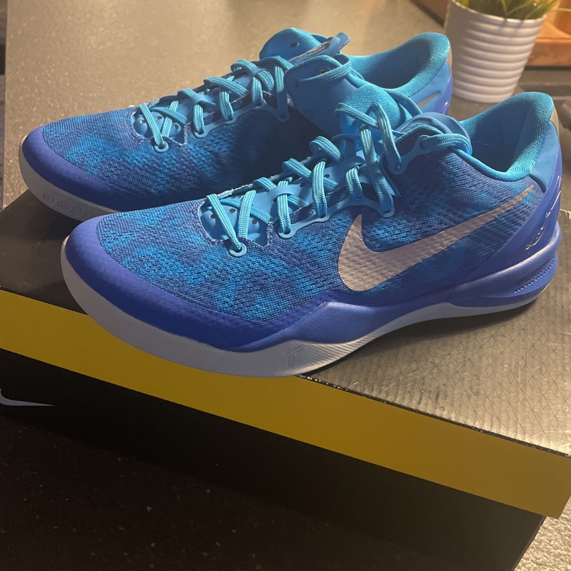 Kobe 8 System Blue Glow