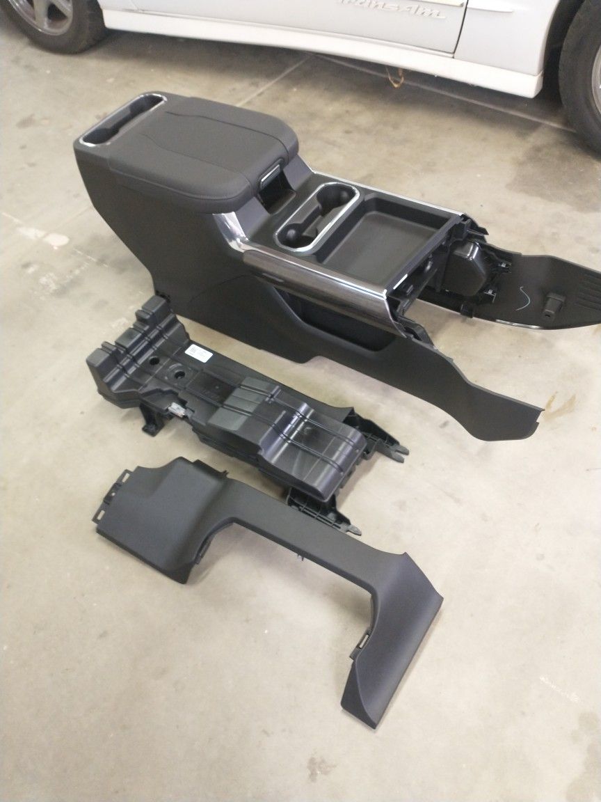 2024 Silverado Center Console for Sale in Quartz Hill, CA - OfferUp