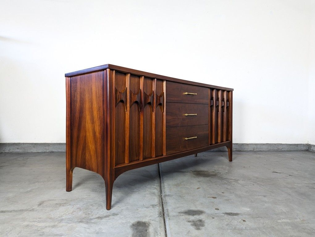 Vintage Mid Century Modern 'Perspecta' Walnut Dresser By Kent Coffey, c1960s for Sale in Chino ...