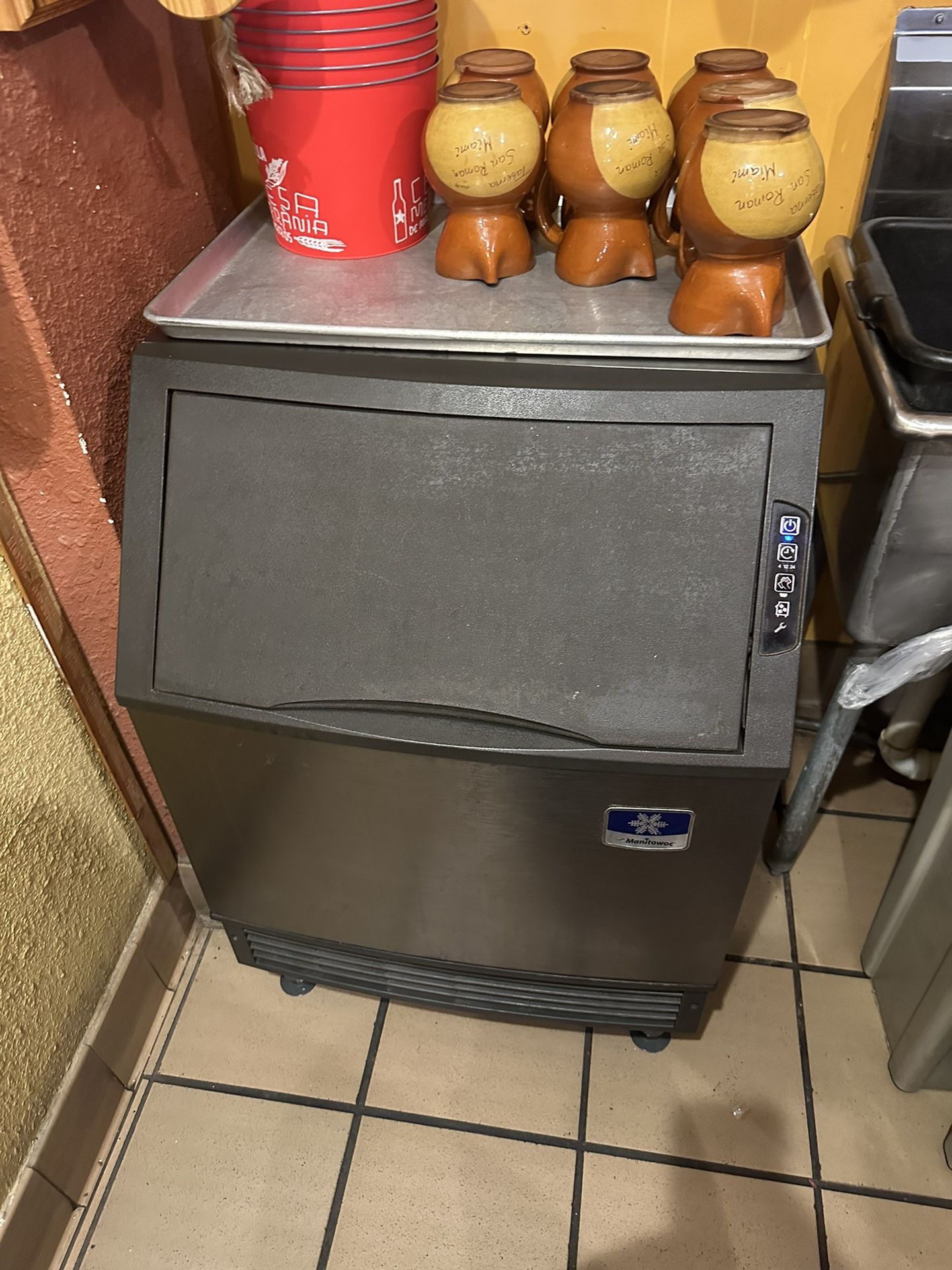 MANITOWOC ICE MACHINE MAQUINA DE HIELO for Sale in Miami, FL - OfferUp