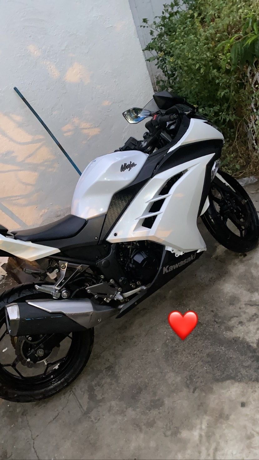 2017 Ninja Kawasaki 300cc for Sale in Los Angeles, CA - OfferUp