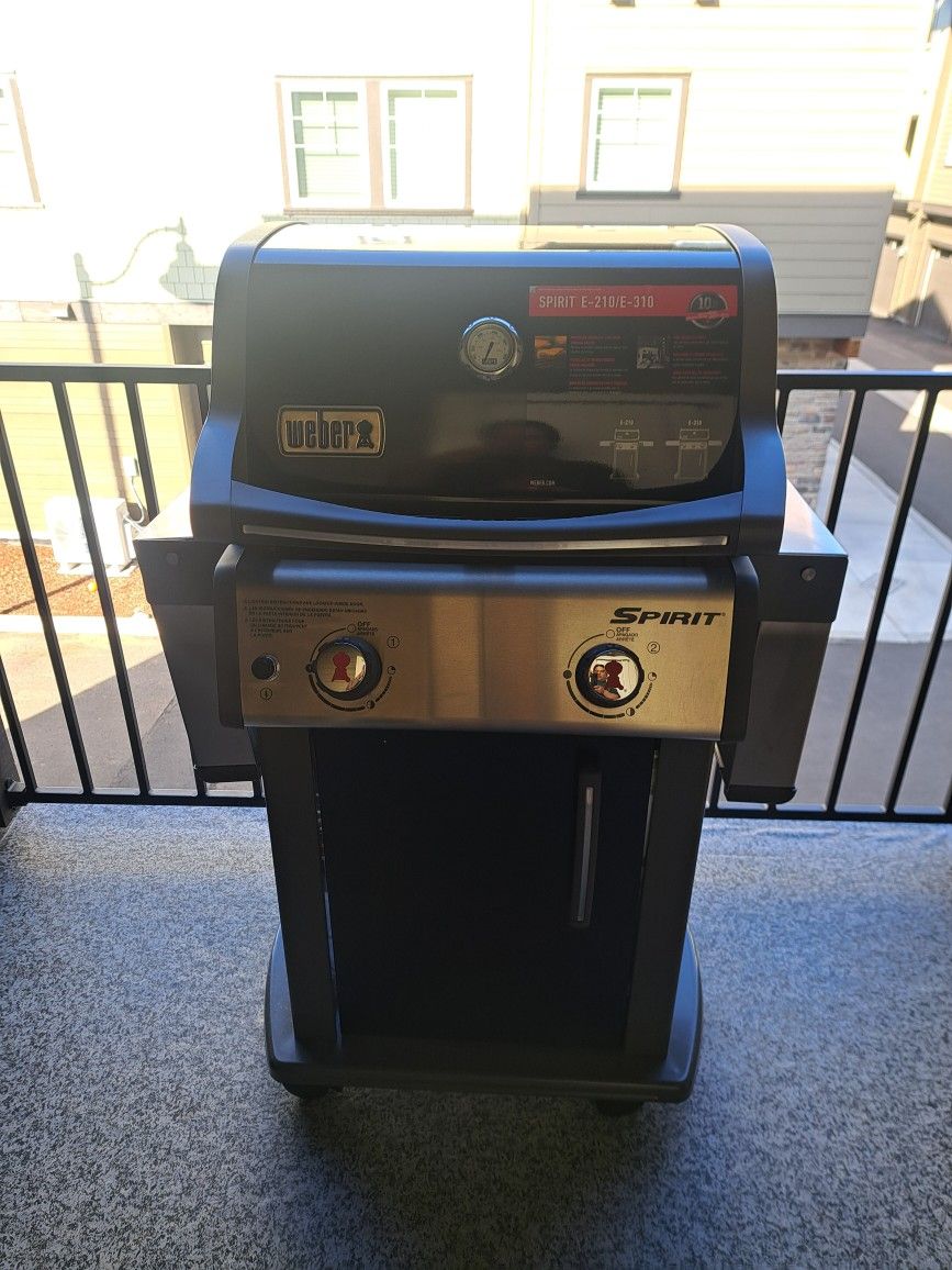 Brand New/ Never Used Weber Spirit E210 Grill W/ Built In Thermometer ...