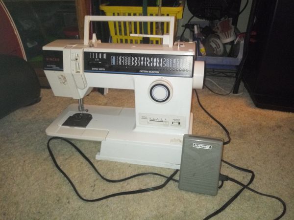 Singer model 4572 electronic sewing machine for Sale in Denver, CO ...