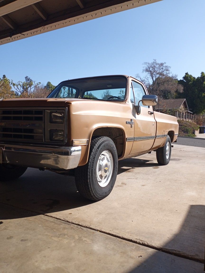 1985 Chevrolet C20 Scottsdale C10 for Sale in Riverside, CA - OfferUp