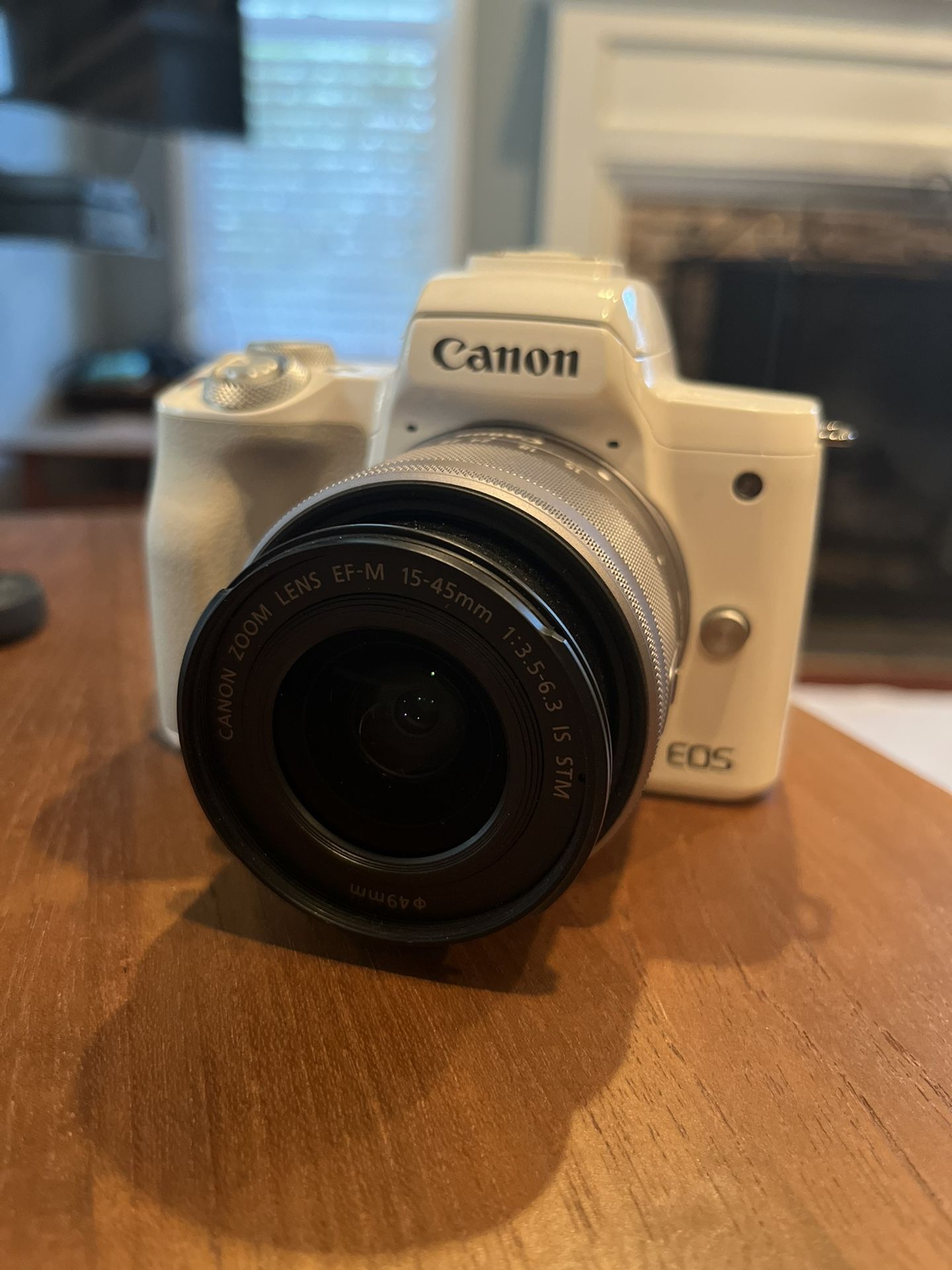 Canon EOS M50 Mirrorless Camera with 15-45mm Lens (White) for Sale in ...