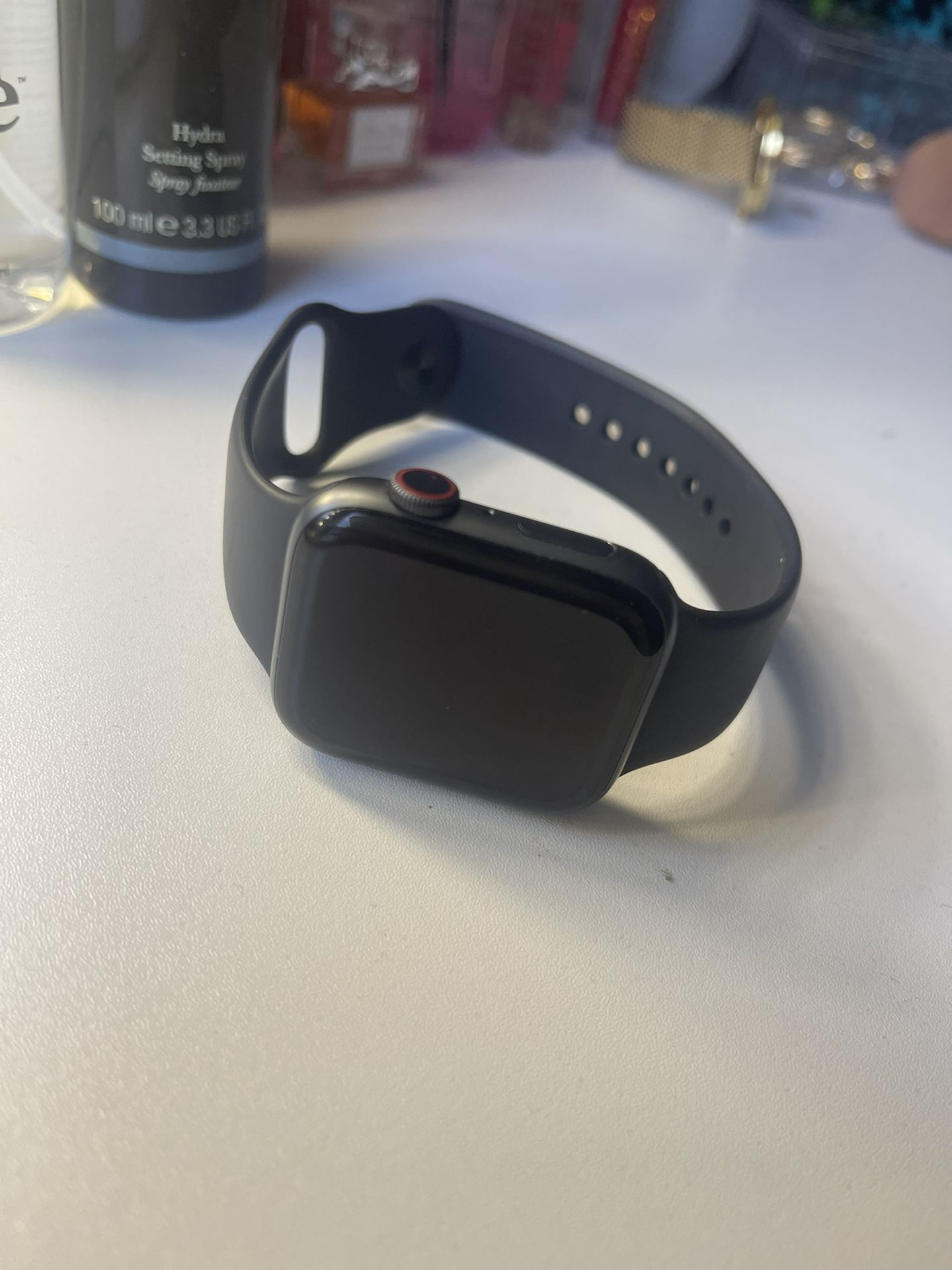 4 Series Apple Watch for Sale in Moreno Valley, CA - OfferUp