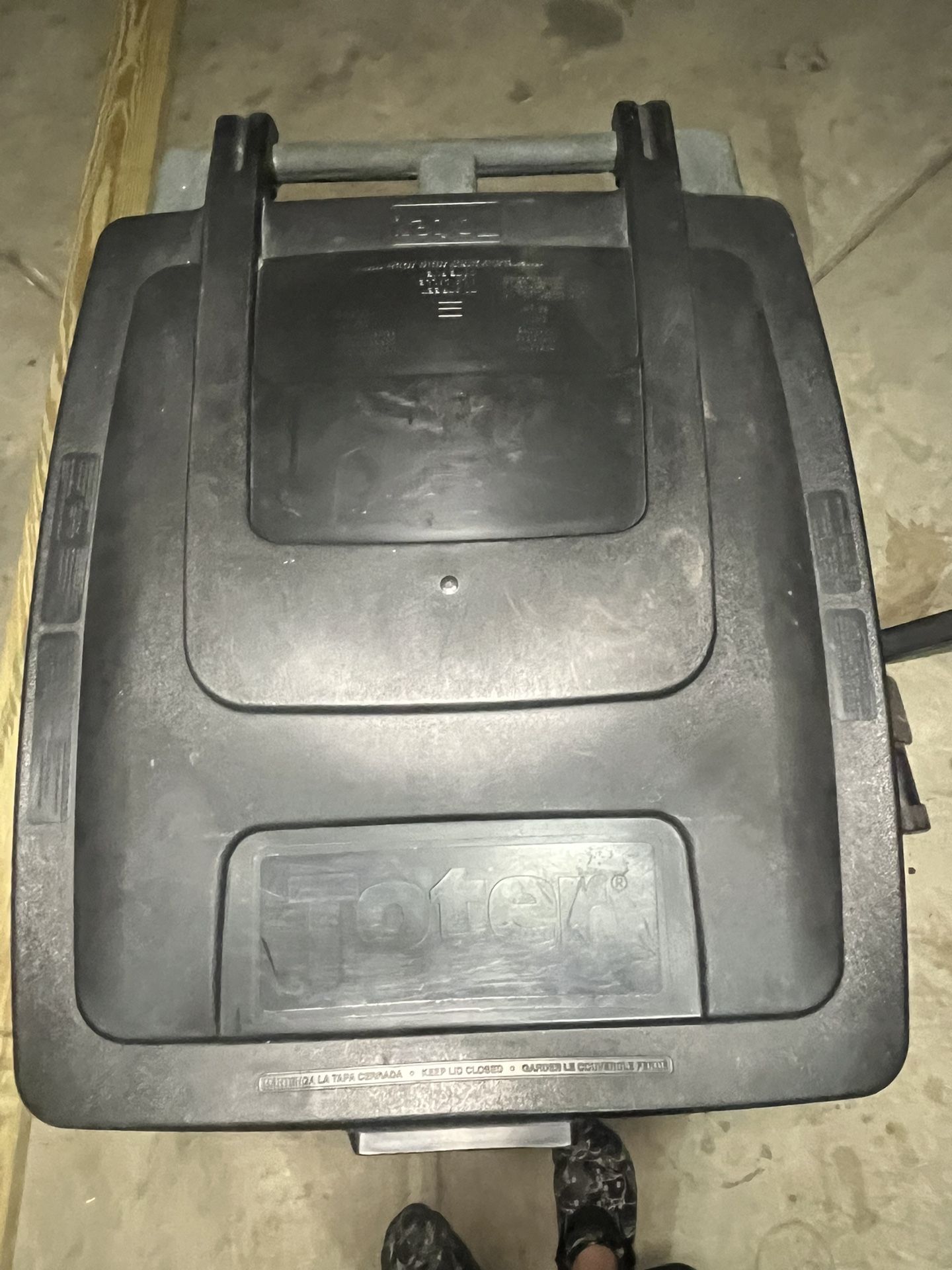 Toter Outdoor Trash Can 64-Gallon Greenstone Plastic Wheeled Trash Can ...