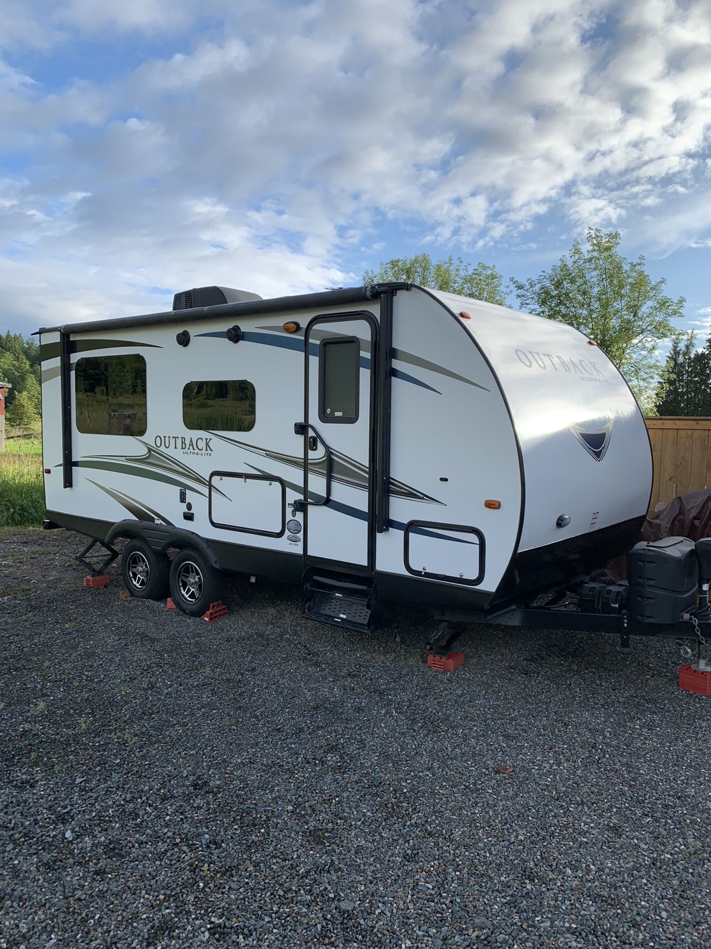 2017 Keystone Outback 210 URS for Sale in Buckley, WA - OfferUp