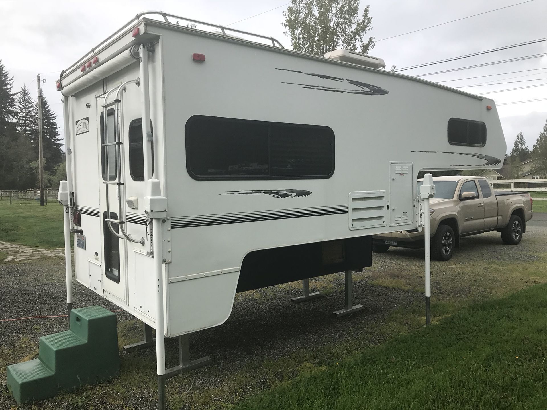 Fiberglass Truck Camper