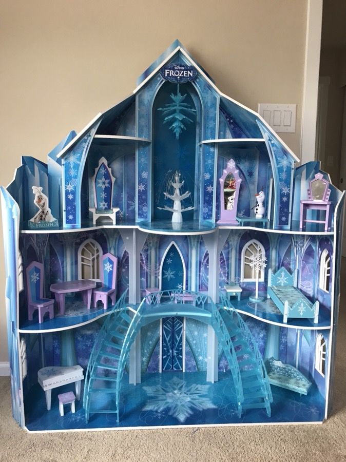 Frozen Dollhouse