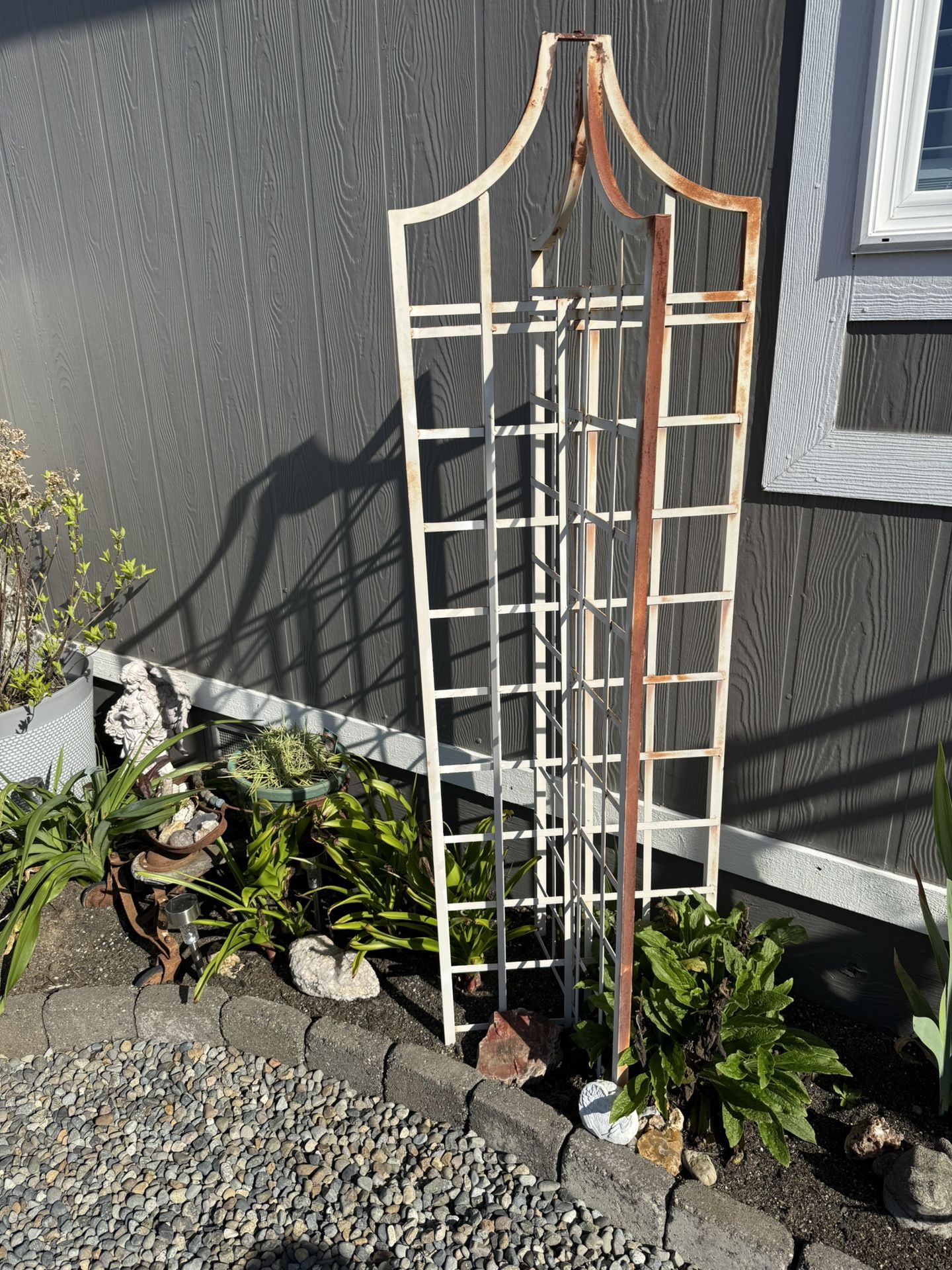 Rusty White Garden Trellis for Sale in Tacoma, WA - OfferUp
