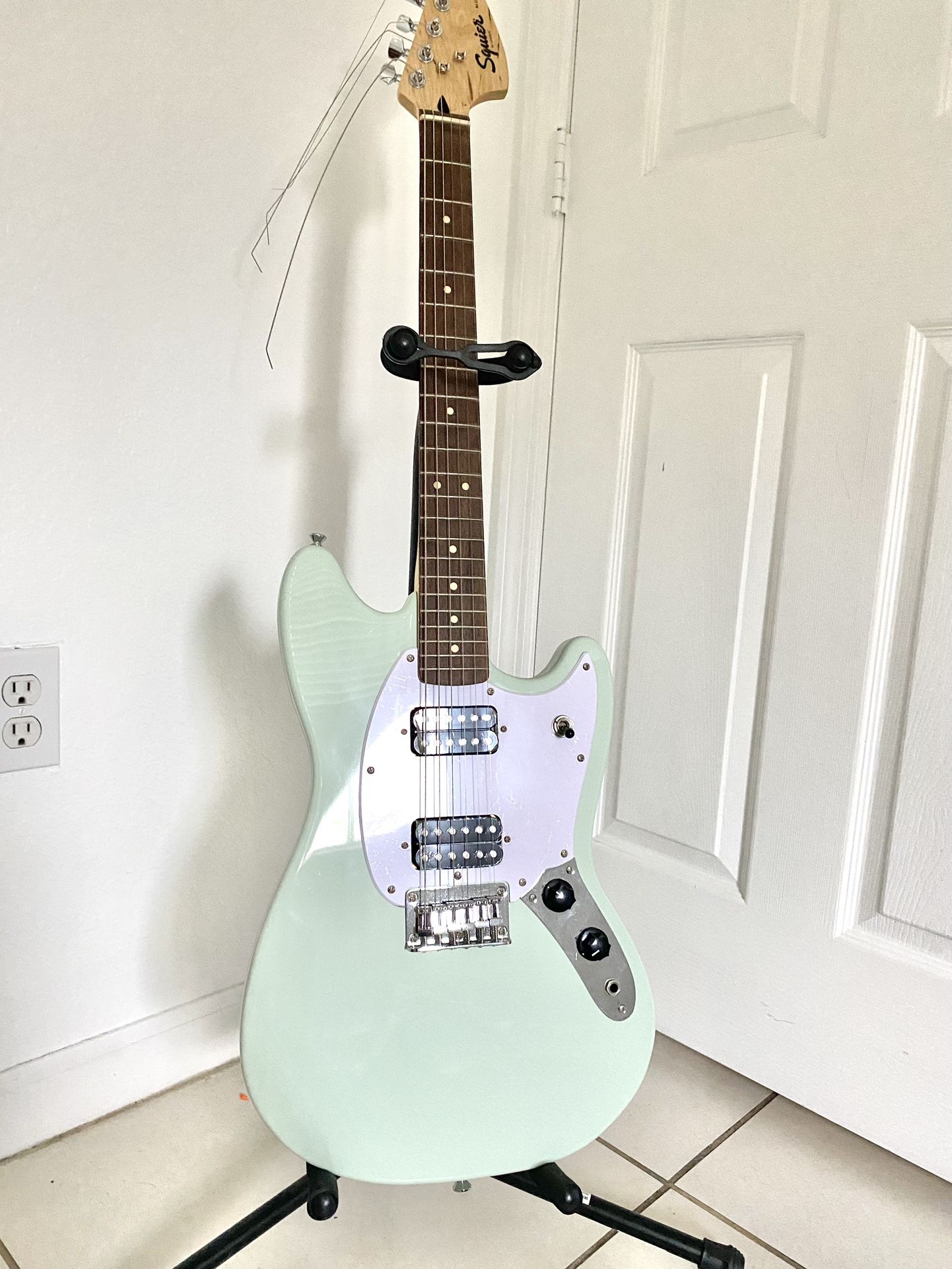 SQUIER MUSTANG ELECTRIC GUITAR for Sale in Miami, FL - OfferUp