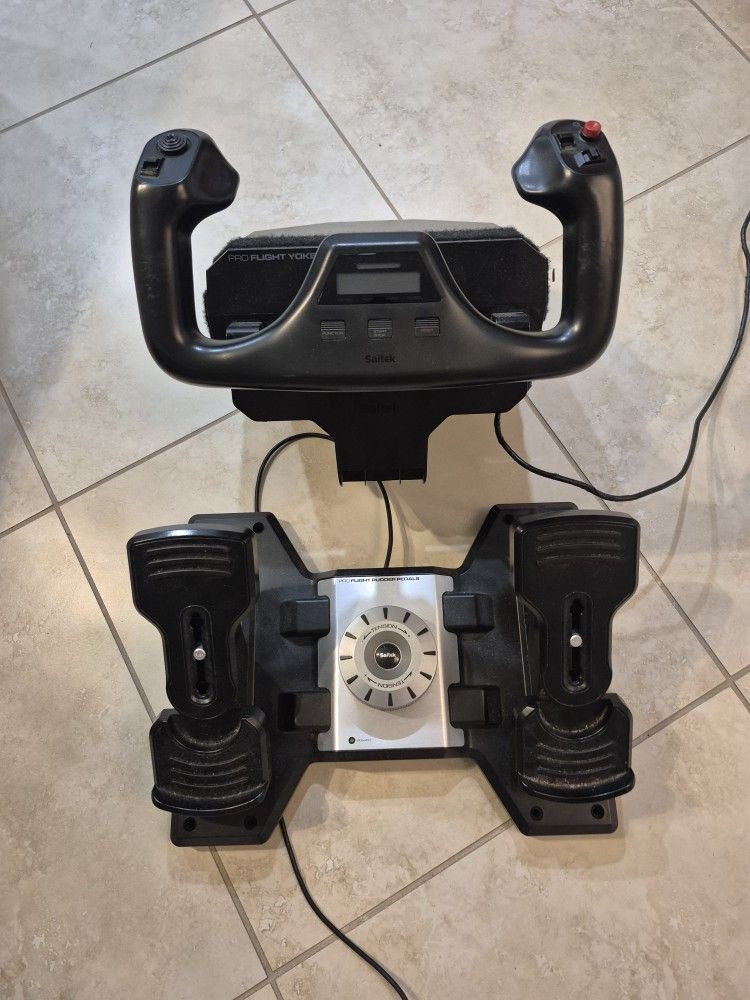Pro Flight Simulator Yoke System From Saitek for Sale in Boynton Beach ...