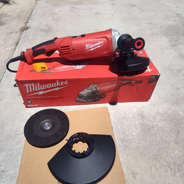 Milwaukee 15 Amp 7/9 in. Large Angle Grinder With Trigger Lock-On ...