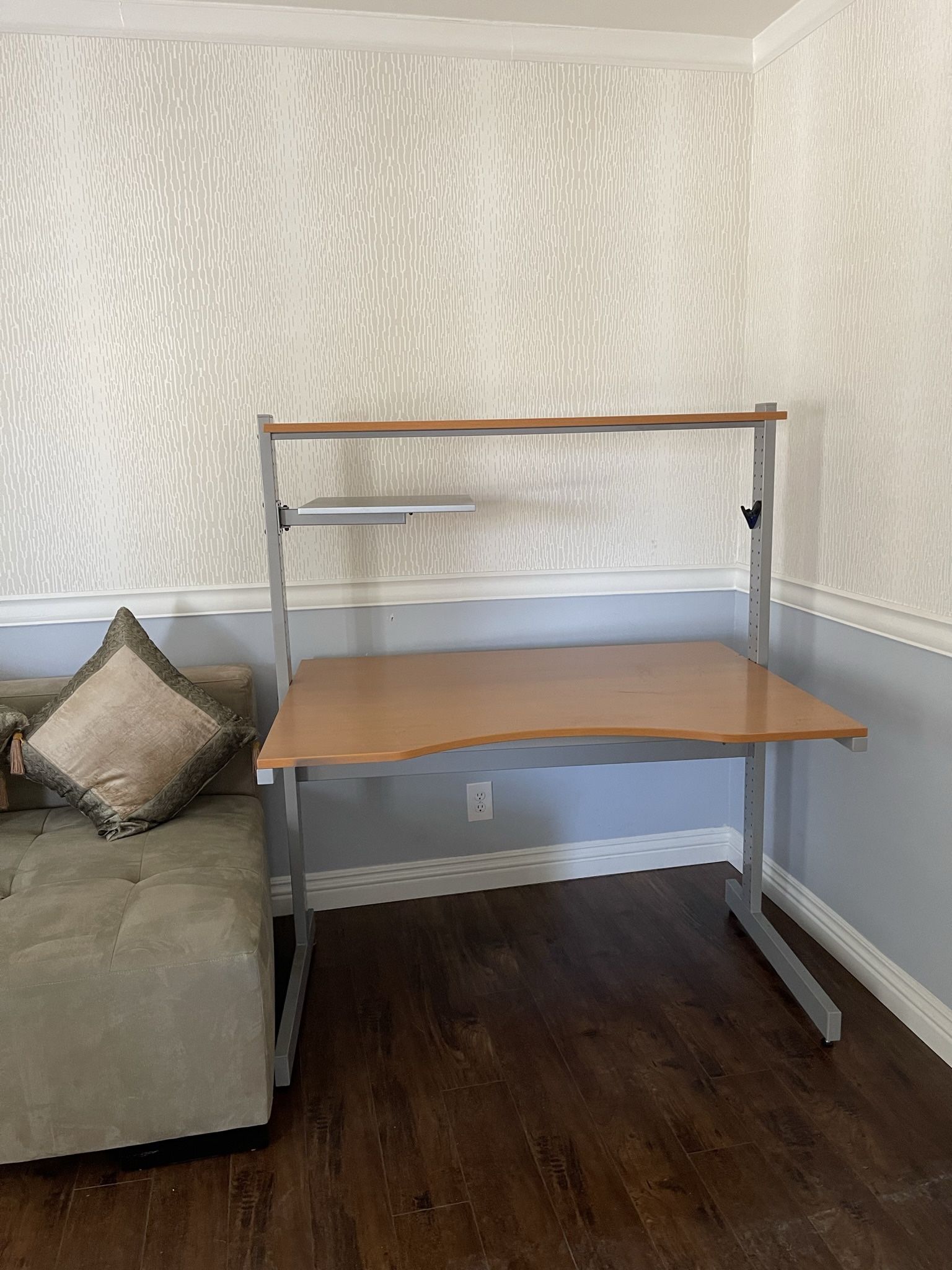 Office Desk I Hood Condition for Sale in Las Vegas, NV - OfferUp