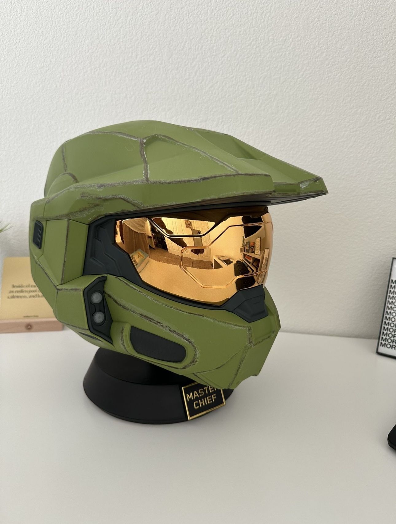Jazwares HALO Master Chief Deluxe Helmet with Stand & LED Lights for ...