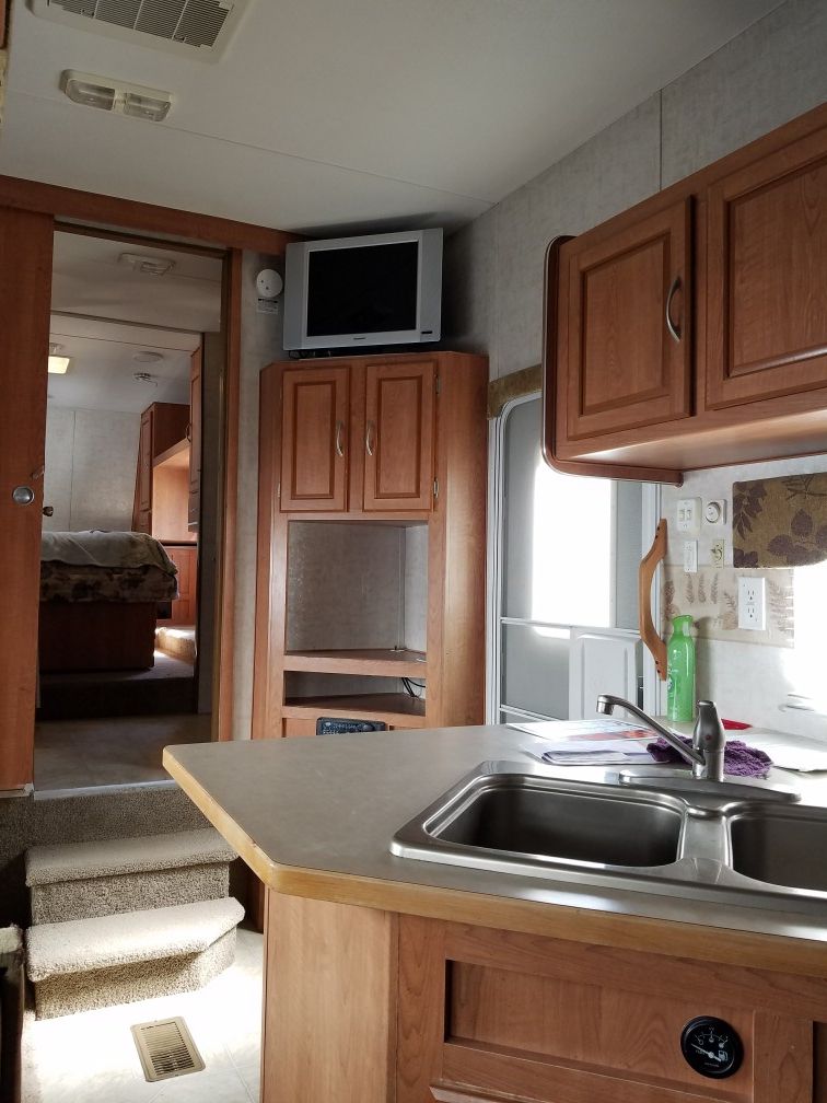 39 ft REDUCED 2004 wanderer 5th whl toy hauler for Sale in Fillmore, CA ...