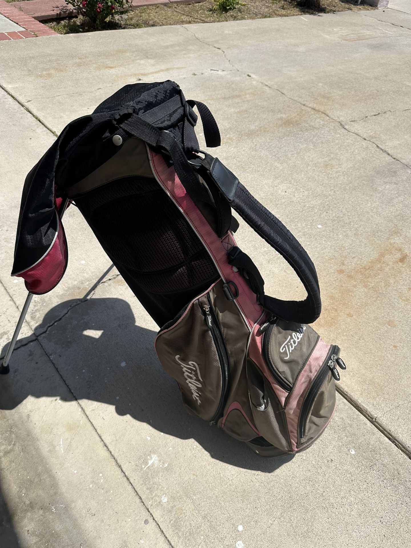 Golf Bag And Putters for Sale in Garden Grove, CA - OfferUp
