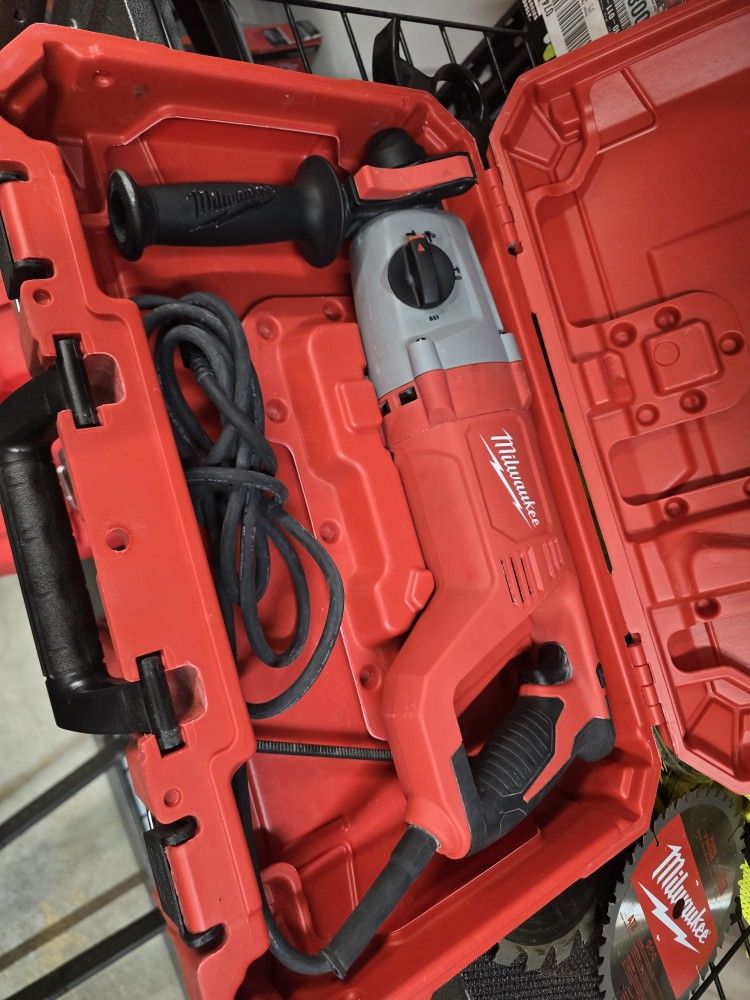 Sds Plus Rotary Hammer Kit Milwaukee for Sale in Indio, CA - OfferUp