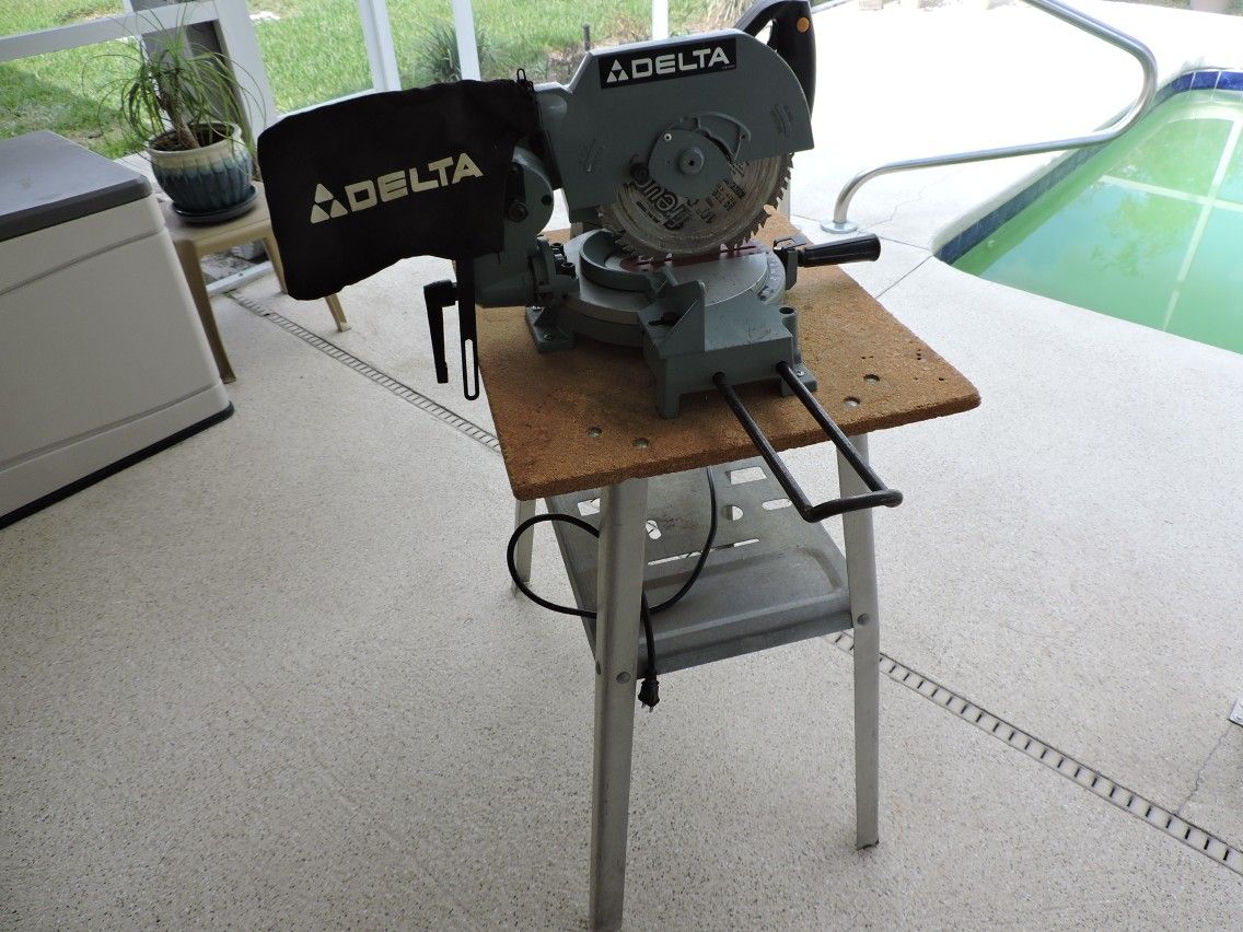 Delta 36--220 Type 3 Miter Saw for Sale in Lakeland, FL - OfferUp