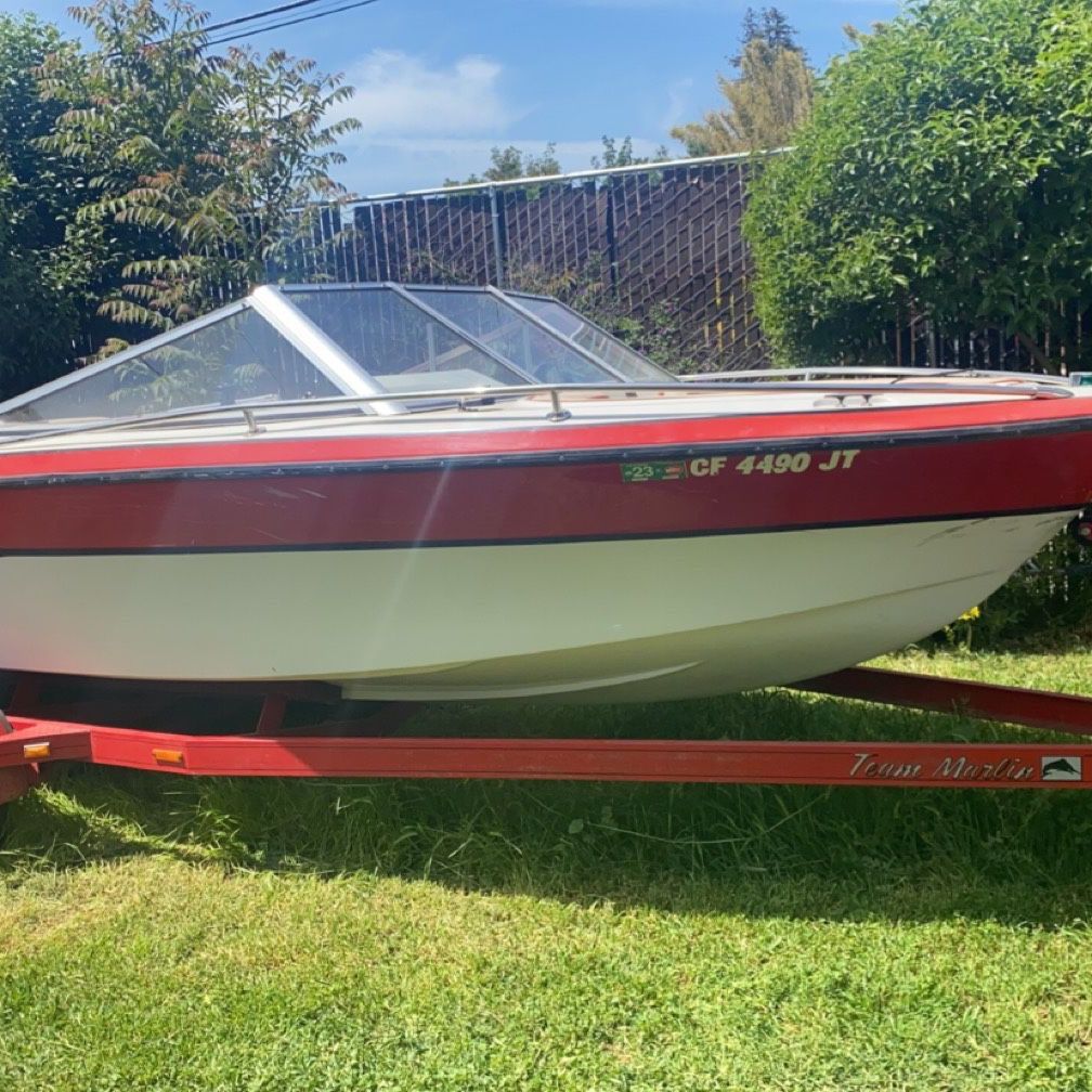1990 Marlin Boat