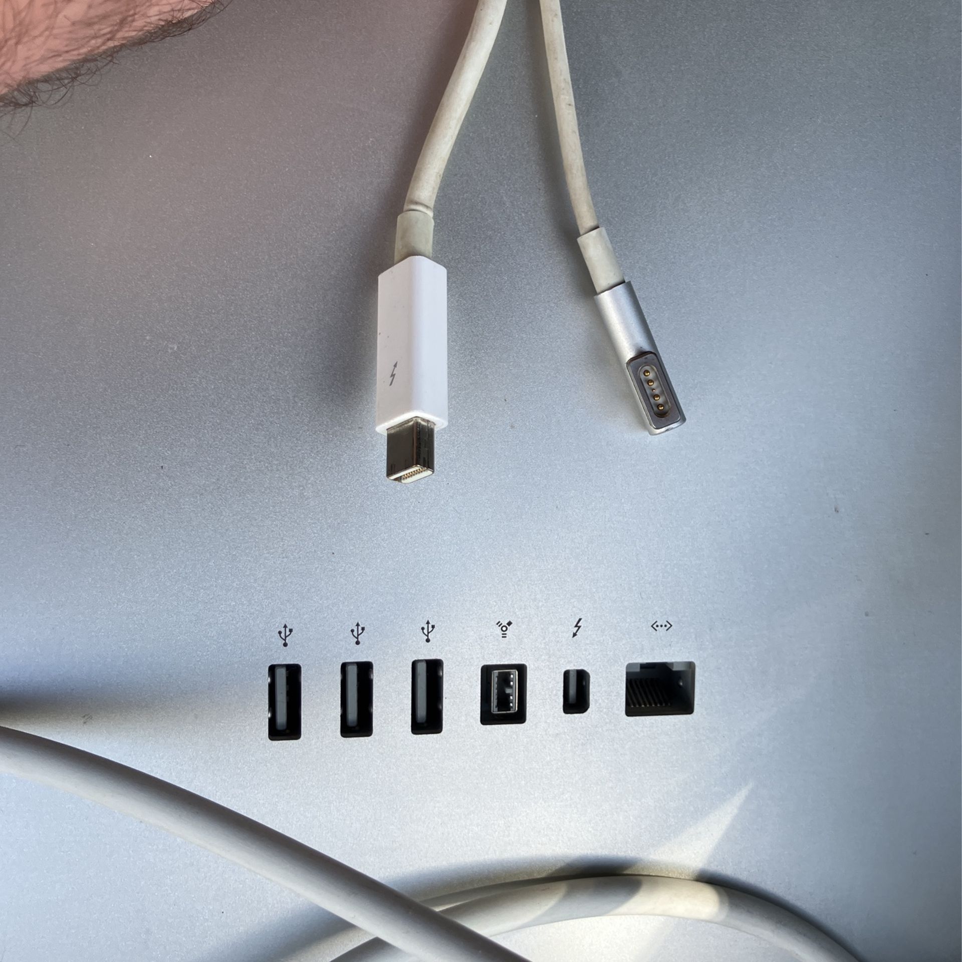 Apple Thunderbolt Display 27-Inch for Sale in Miami, FL - OfferUp