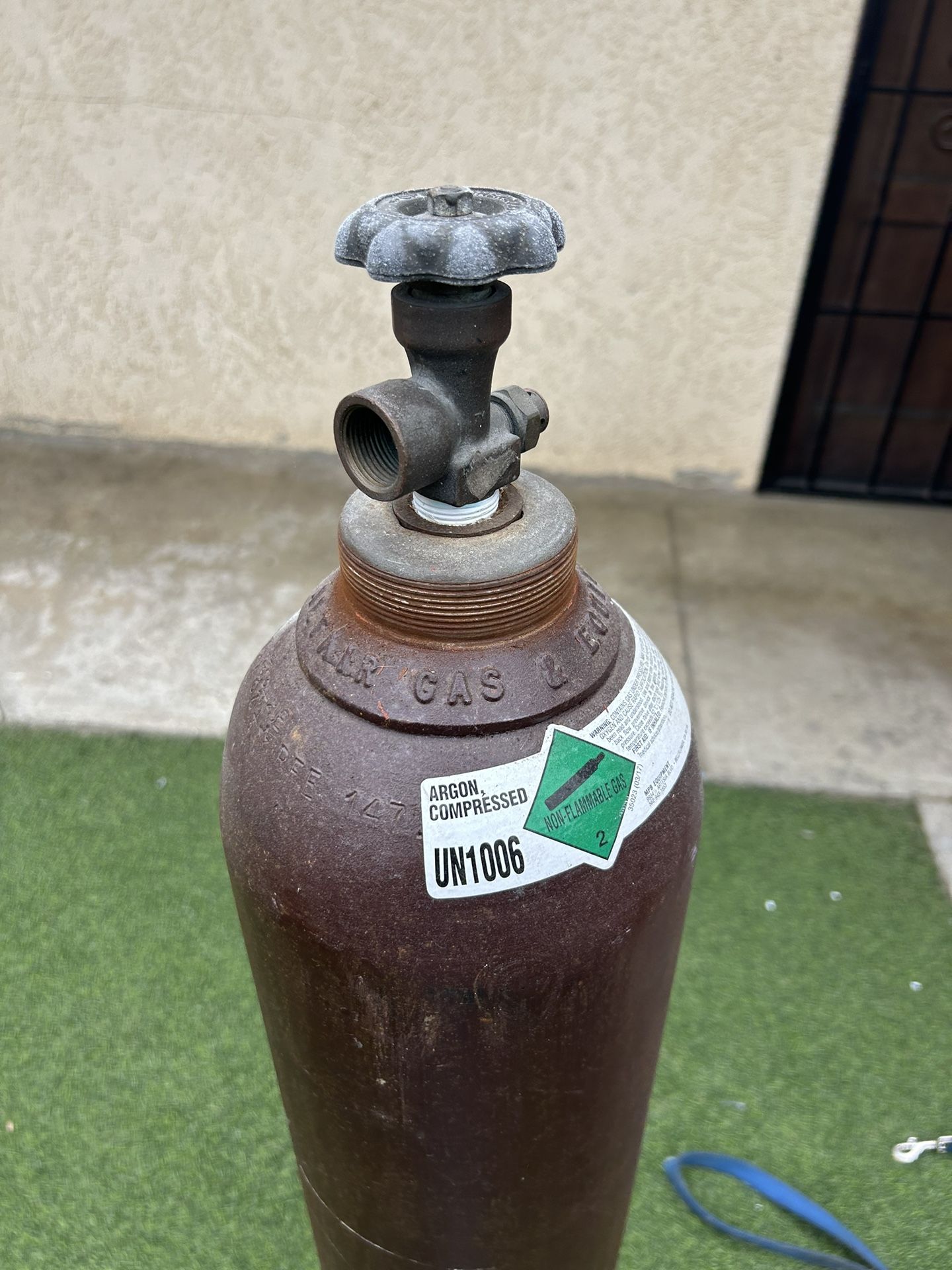 125 Cf Argon Bottle (3/4 ) Full for Sale in Garden Grove, CA - OfferUp