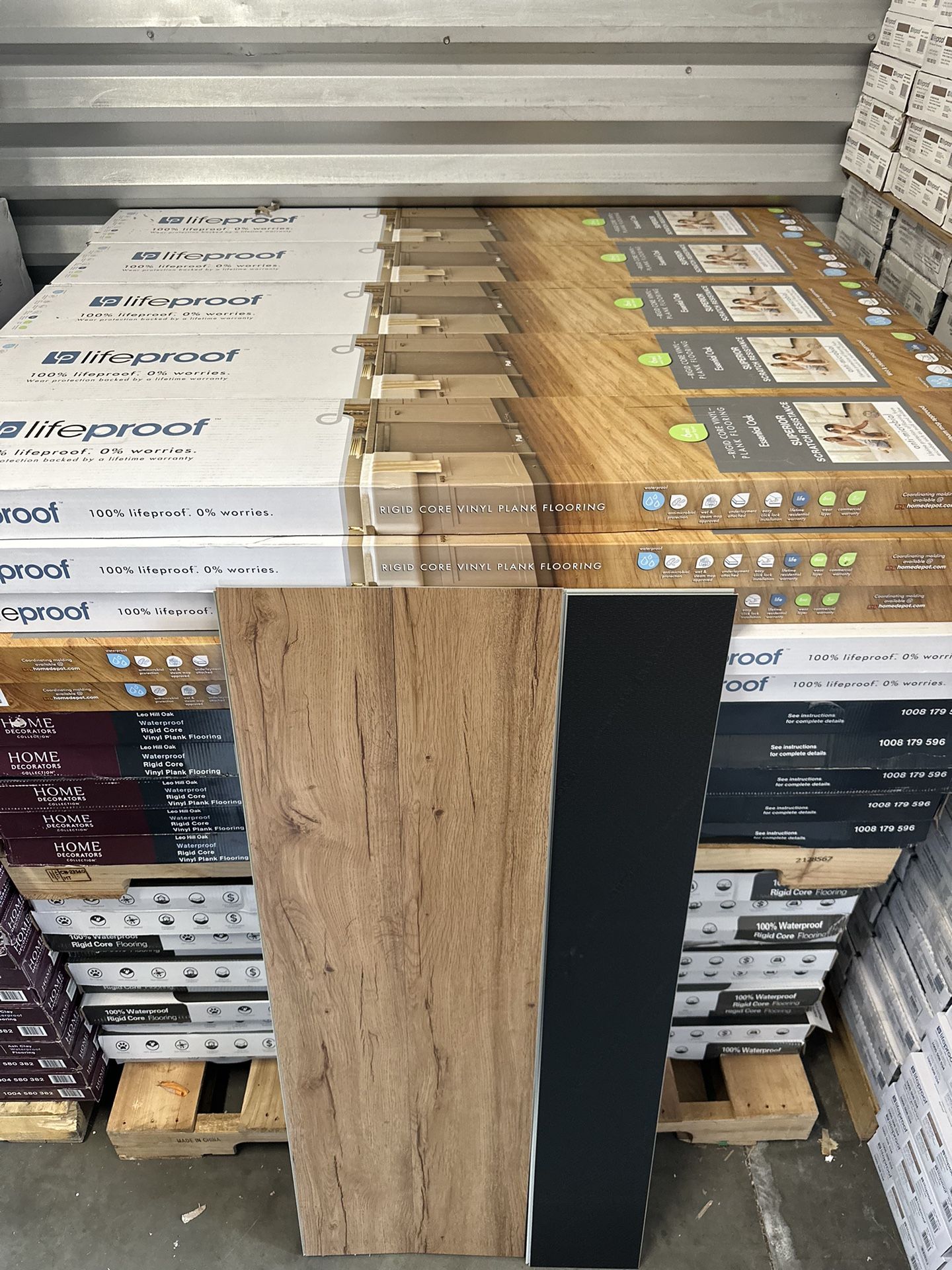 Lifeproof Essential Oak Click Lock Waterproof Luxury Vinyl Flooring for ...