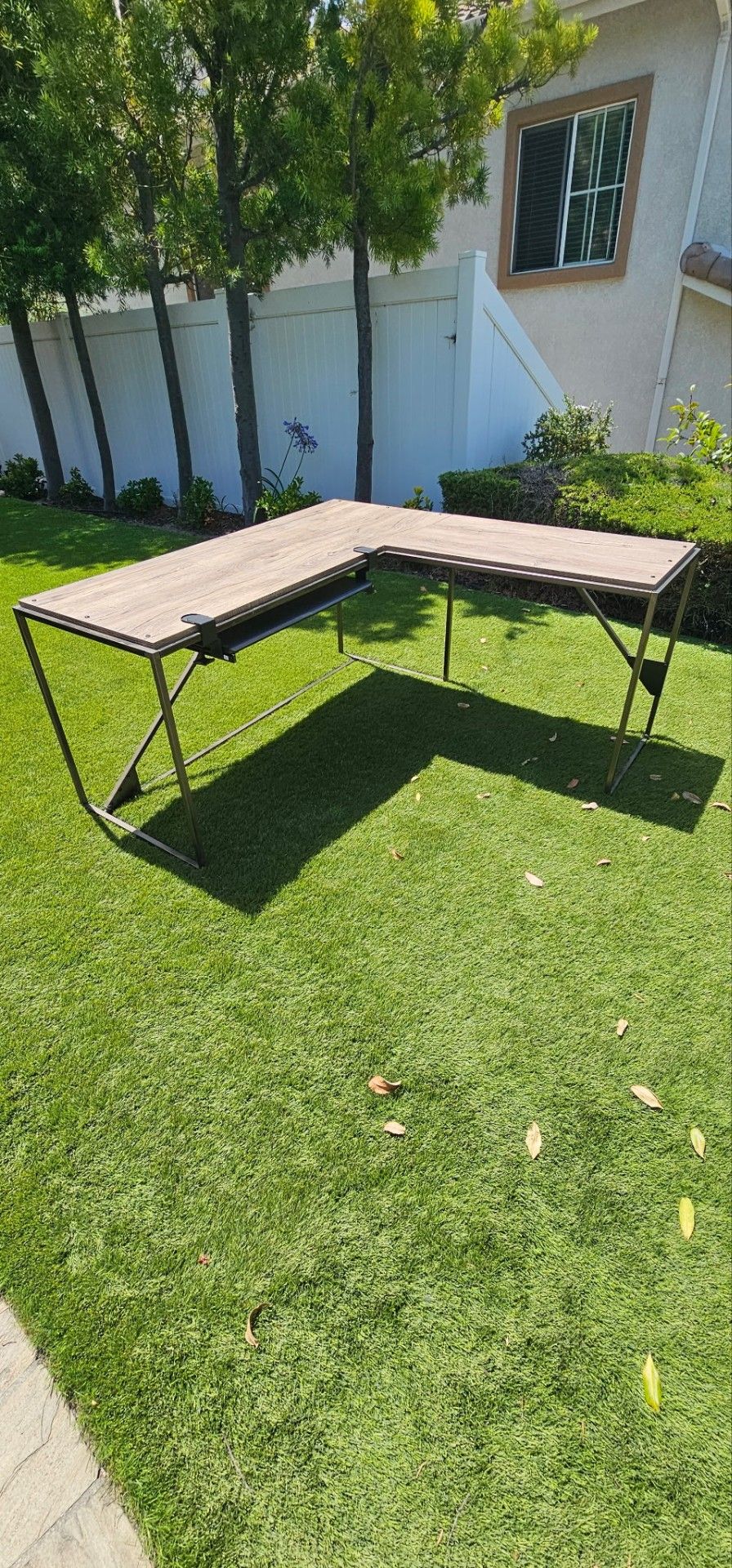 Corner deak for Sale in Lake Forest, CA - OfferUp