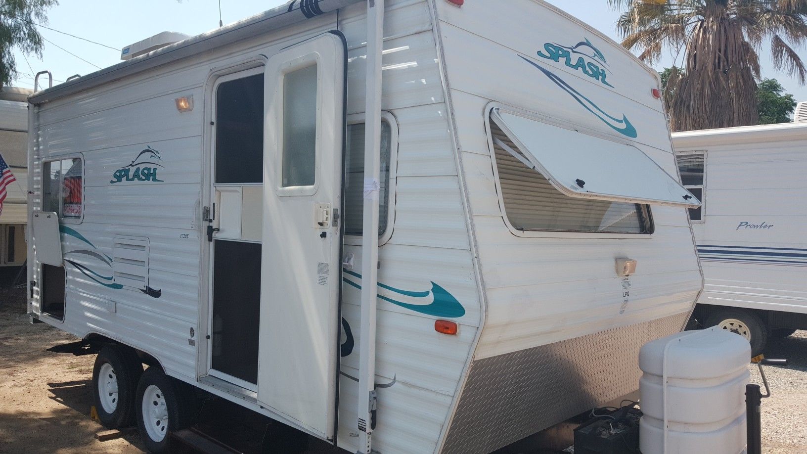 Small lightweight 18 ft travel trailer. Splash by National RV for Sale ...