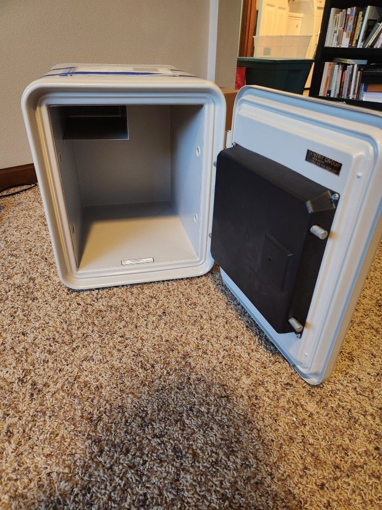 Sentry Safe model 1250 for Sale in Lynnwood, WA - OfferUp
