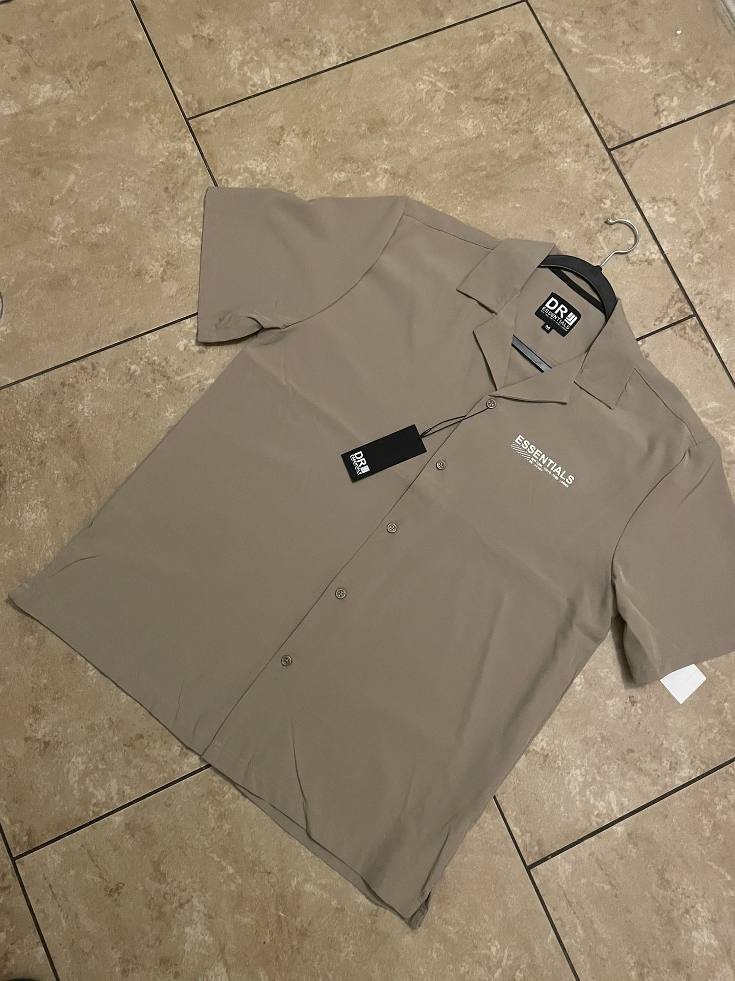 Essentials collared Button Up for Sale in Tolleson, AZ - OfferUp