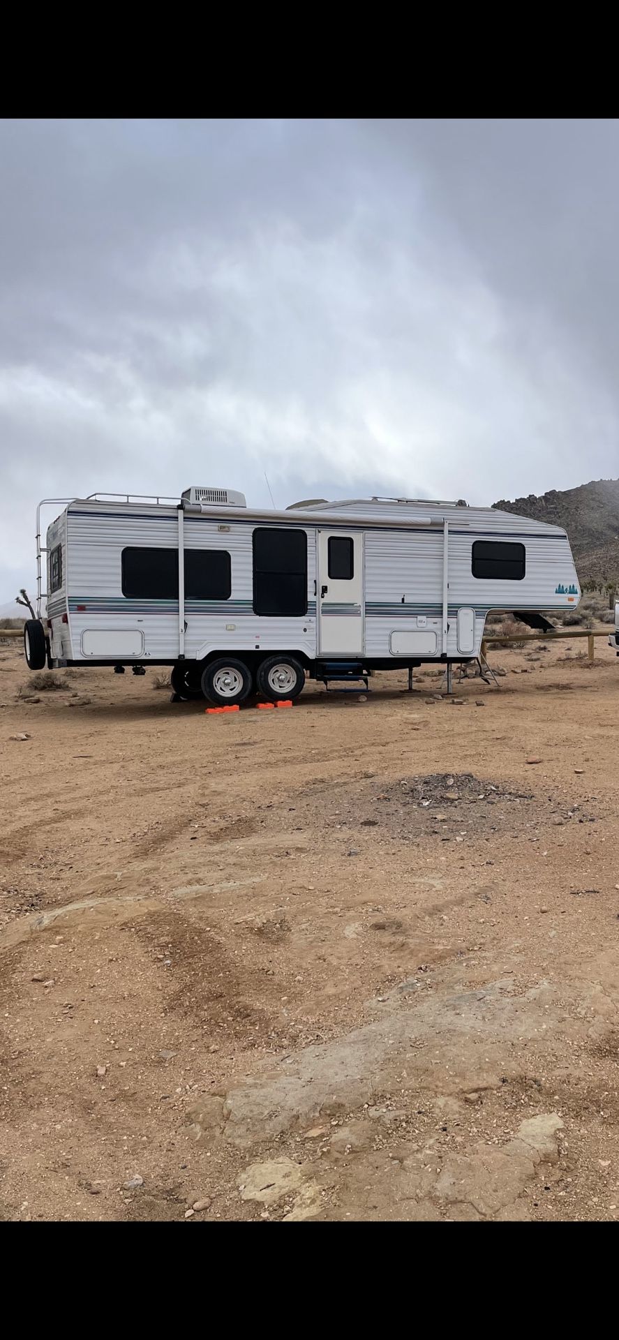 1996 Komfort 26ft fifth wheel travel trailer for Sale in Simi Valley ...