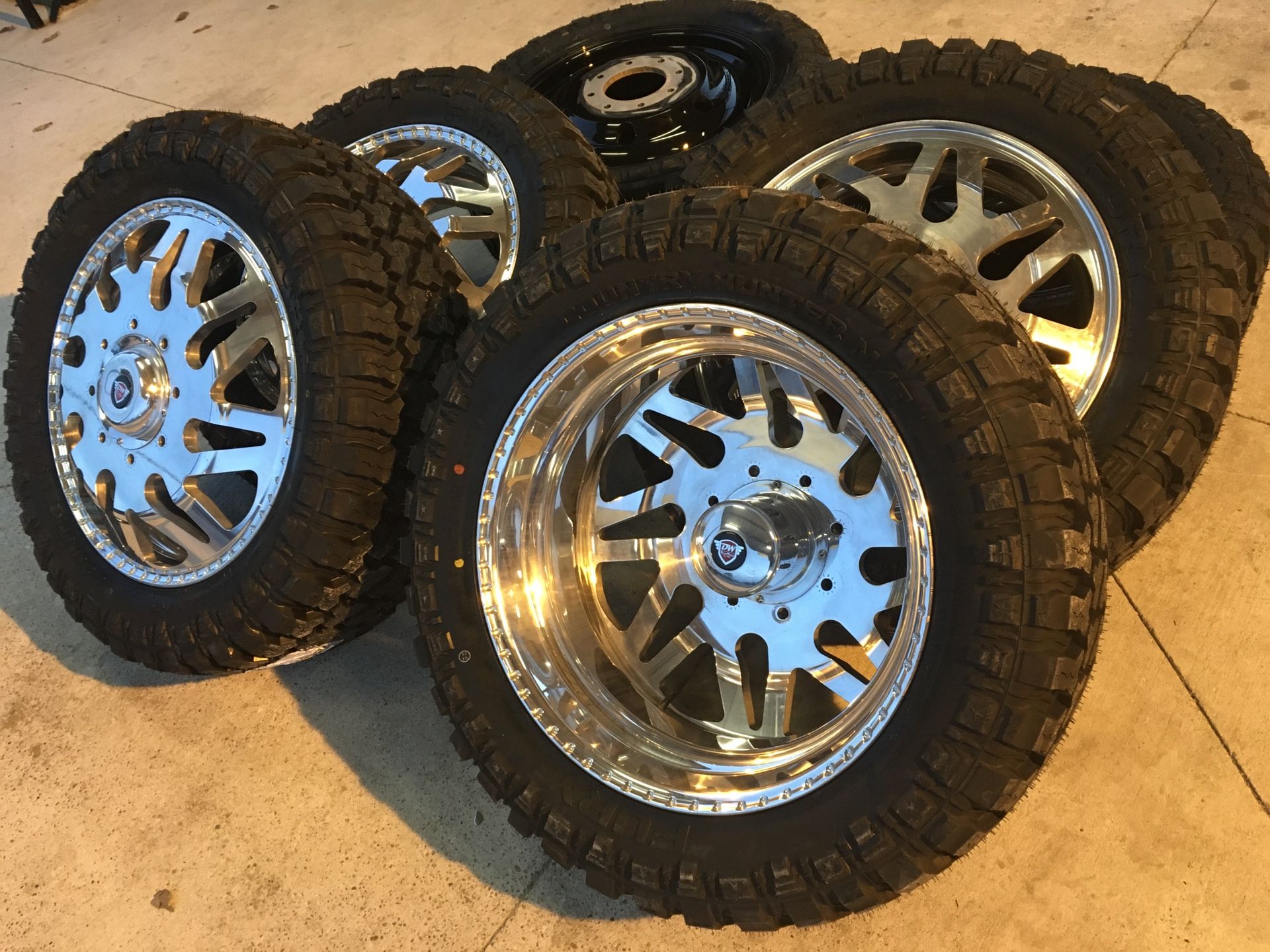 F350 dually wheels 22” con mud tires 35x12.50-22 for Sale in Houston ...