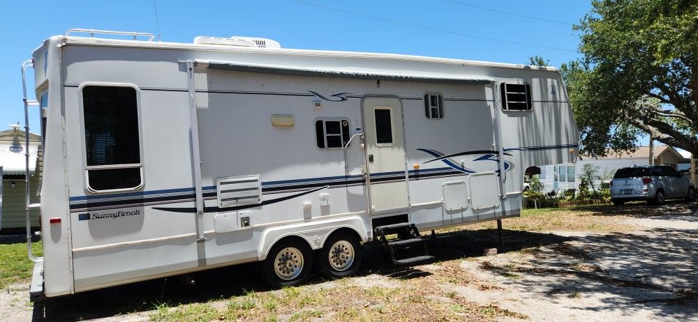 2002 Sunnybrook 31BWFS with 2 slides for Sale in Clearwater, FL - OfferUp