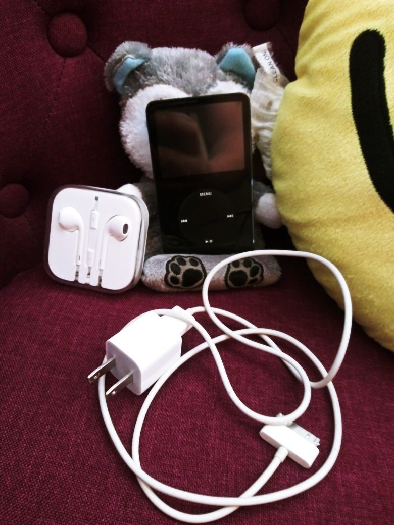 Apple ipod classic 80gb for Sale in Mesa, AZ - OfferUp