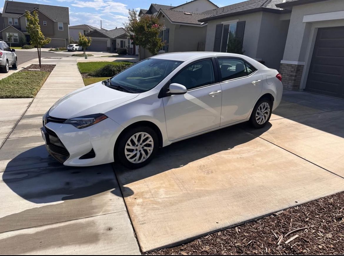 2018 Toyota Corolla for Sale in Visalia, CA - OfferUp