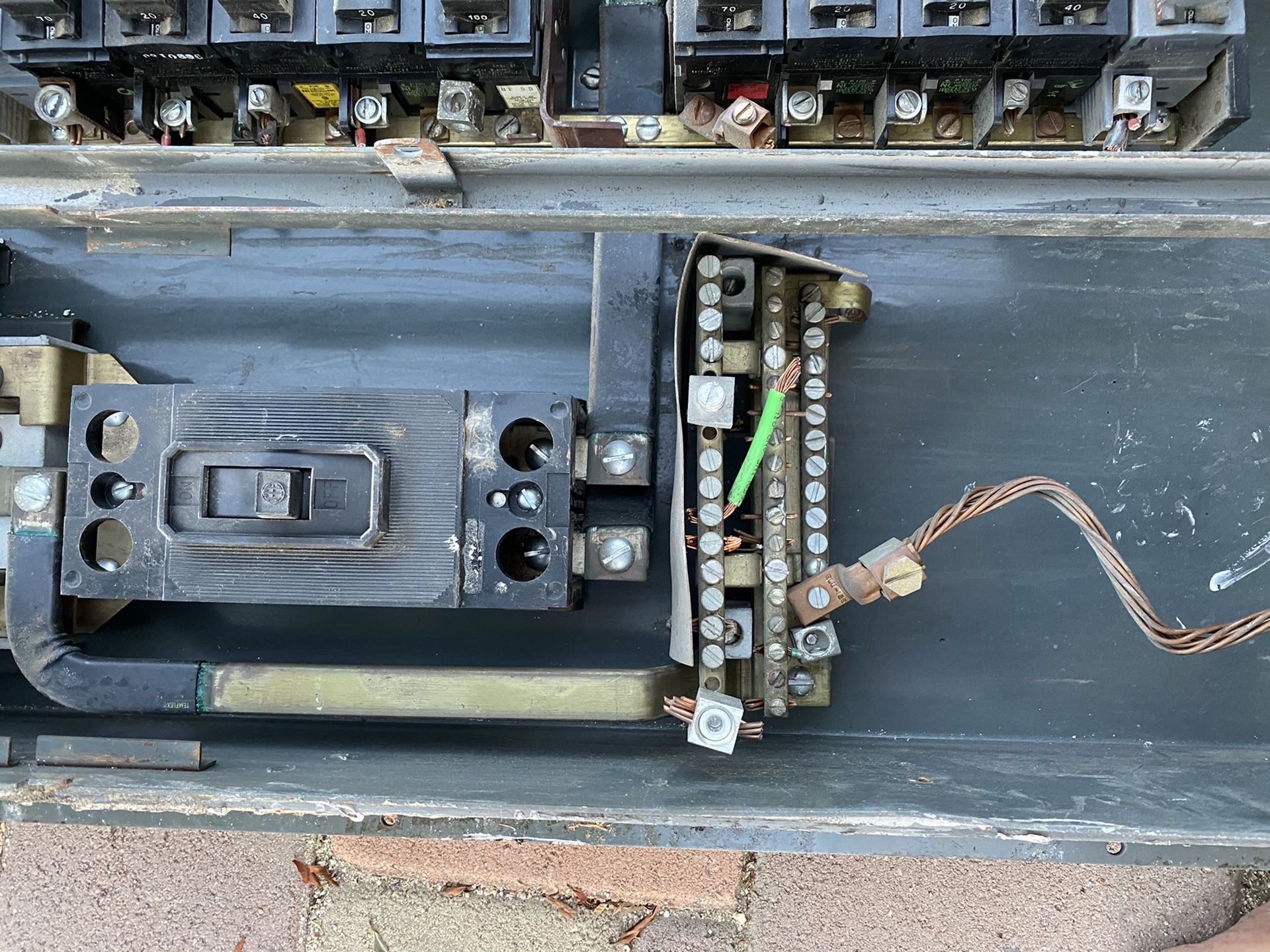 Pushmatic 200 amp panel & Breakers for Sale in Sylmar, CA - OfferUp