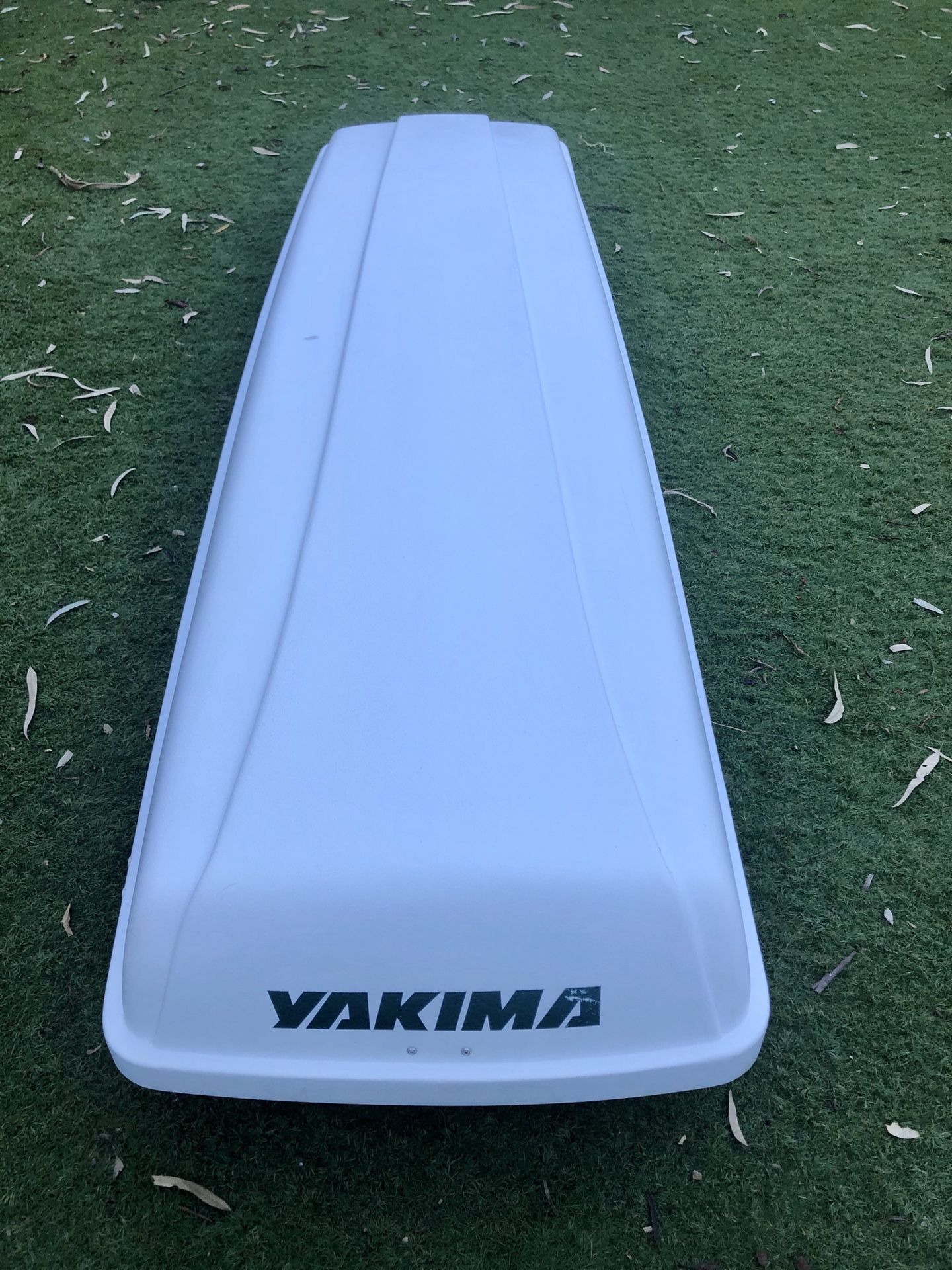 Yakima RocketBox 16 white rooftop cargo box (like Thule) for Sale in ...