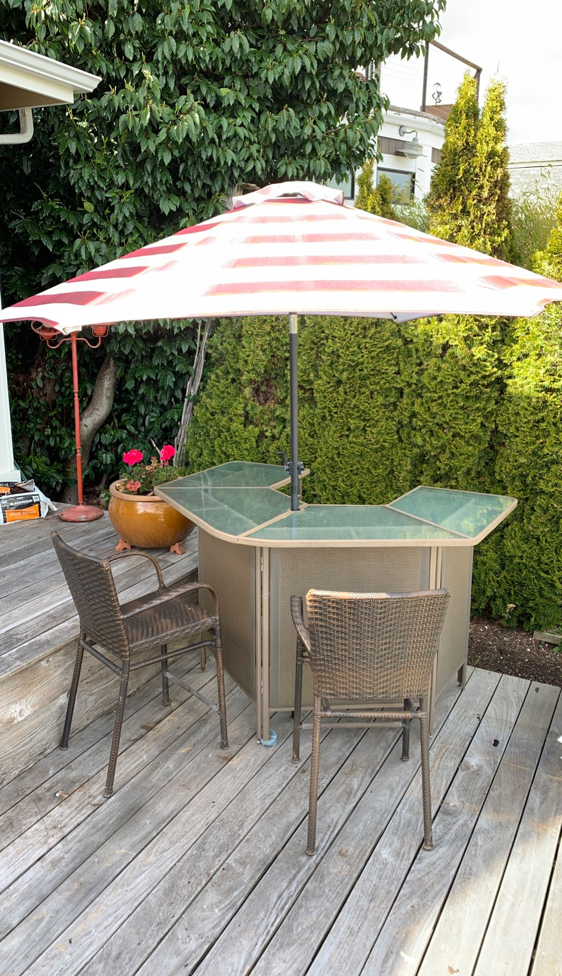 Outdoor bar w/ chairs (umbrella not included) for Sale in Gig Harbor ...