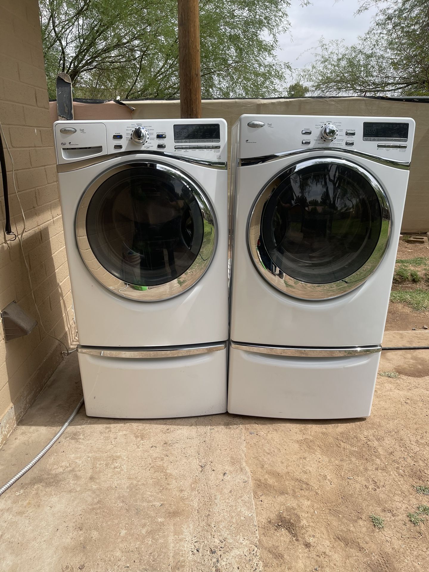 Whirlpool washer and electric dryer for Sale in Phoenix, AZ - OfferUp