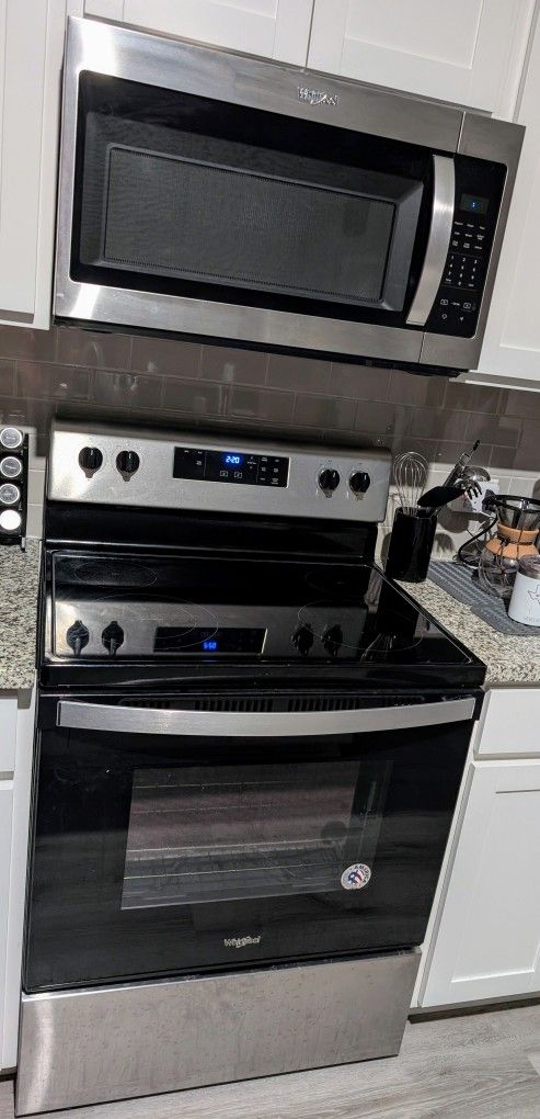 Whirlpool WFE320M0JS Stove for Sale in Hutto, TX - OfferUp