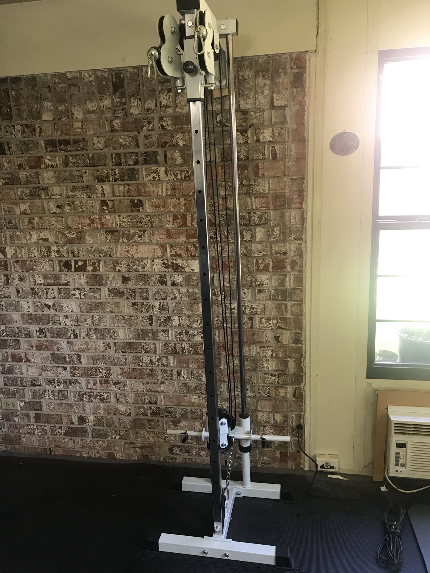 Titan Wall Mounted Pulley Tower. With Tricep Rope, Single D-Handle, V ...